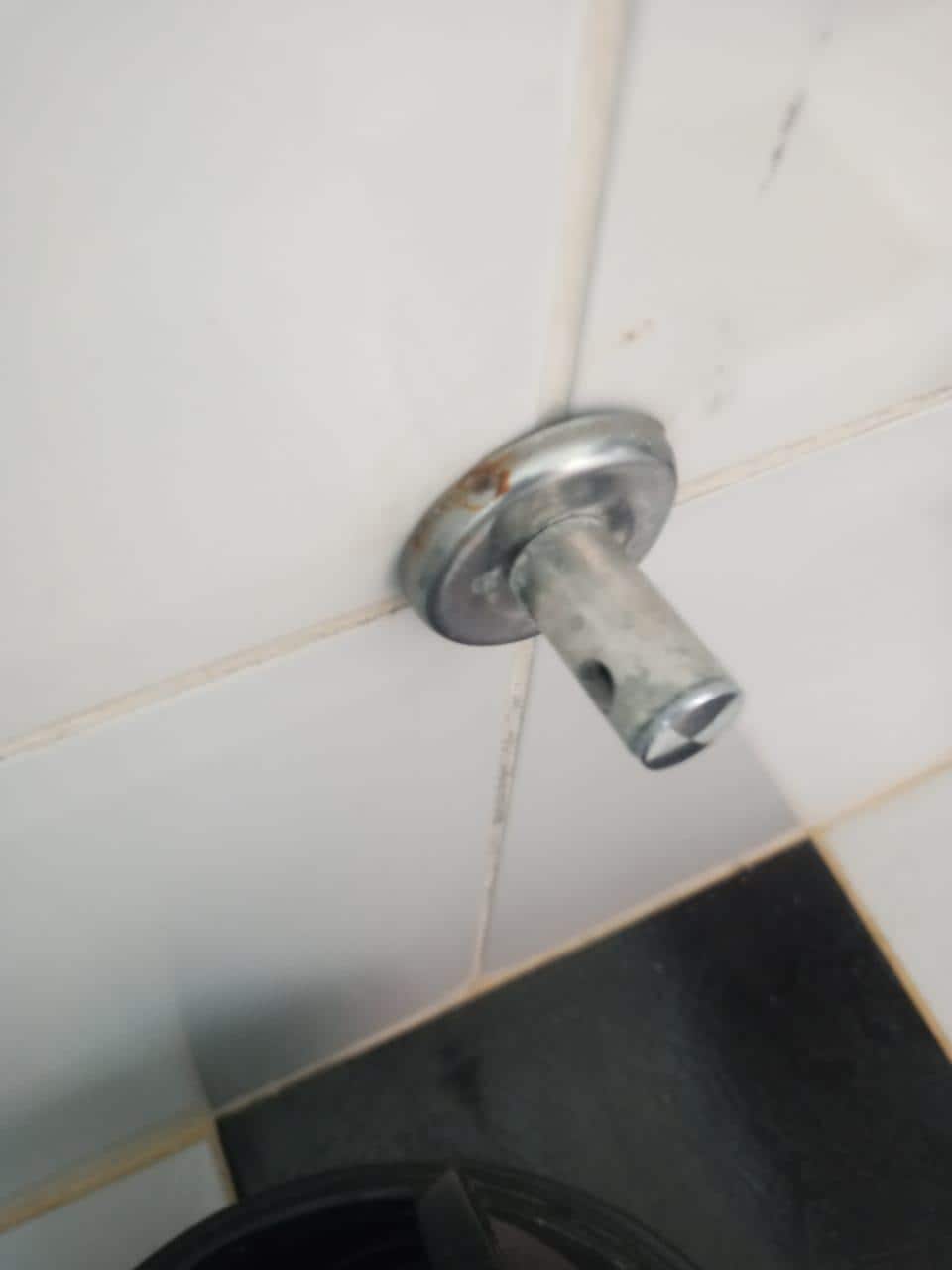 Falta suporte para o papel higiênico