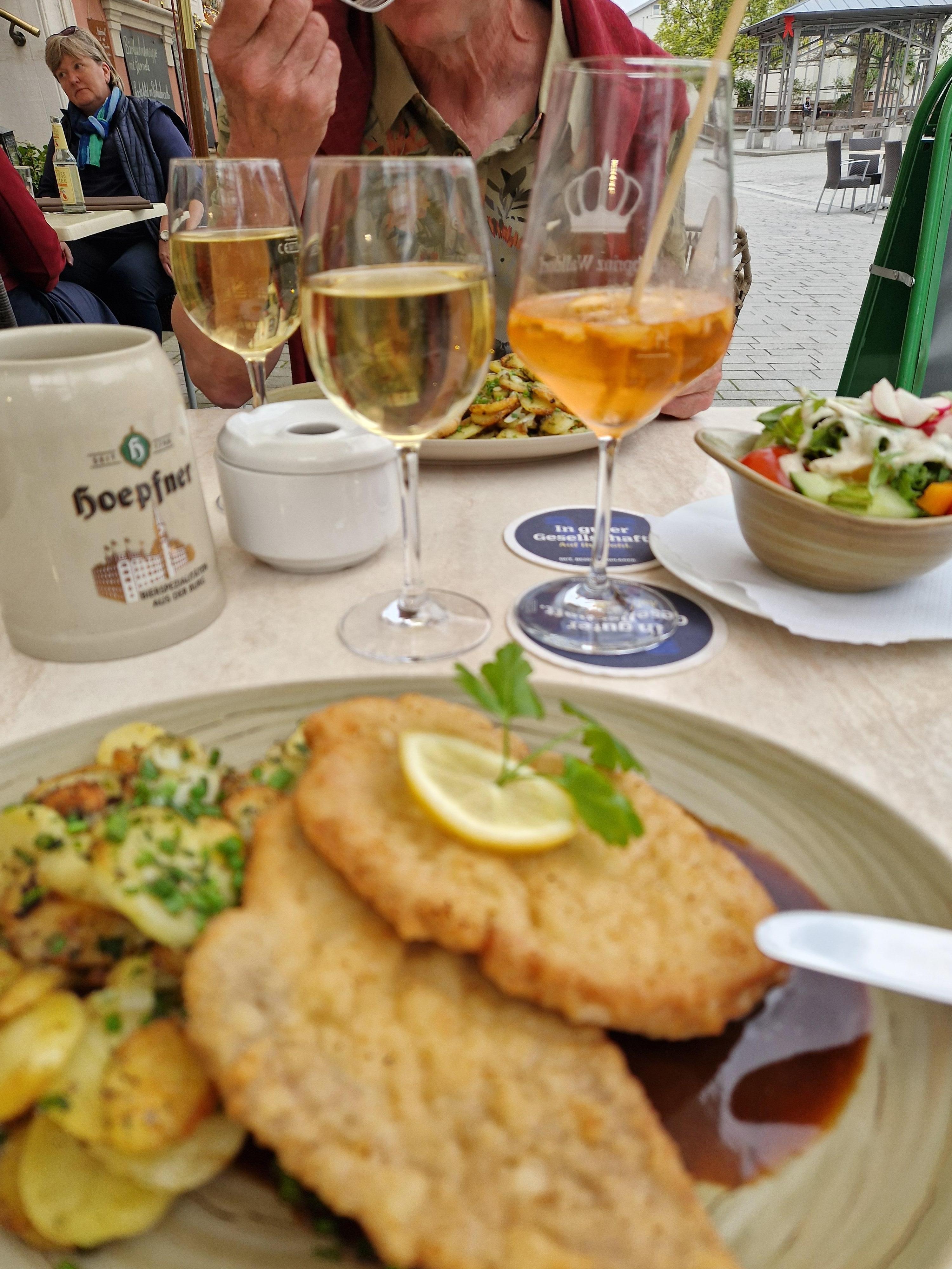 Middag på Erbprinzen mitt emot hotellet. Jättegod mat, god Riesling men Aperol kan de inte blanda 😉
