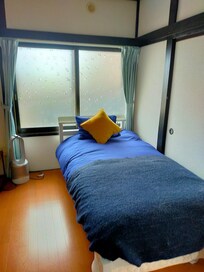 1階のキッチンと居間に隣接してる寝室