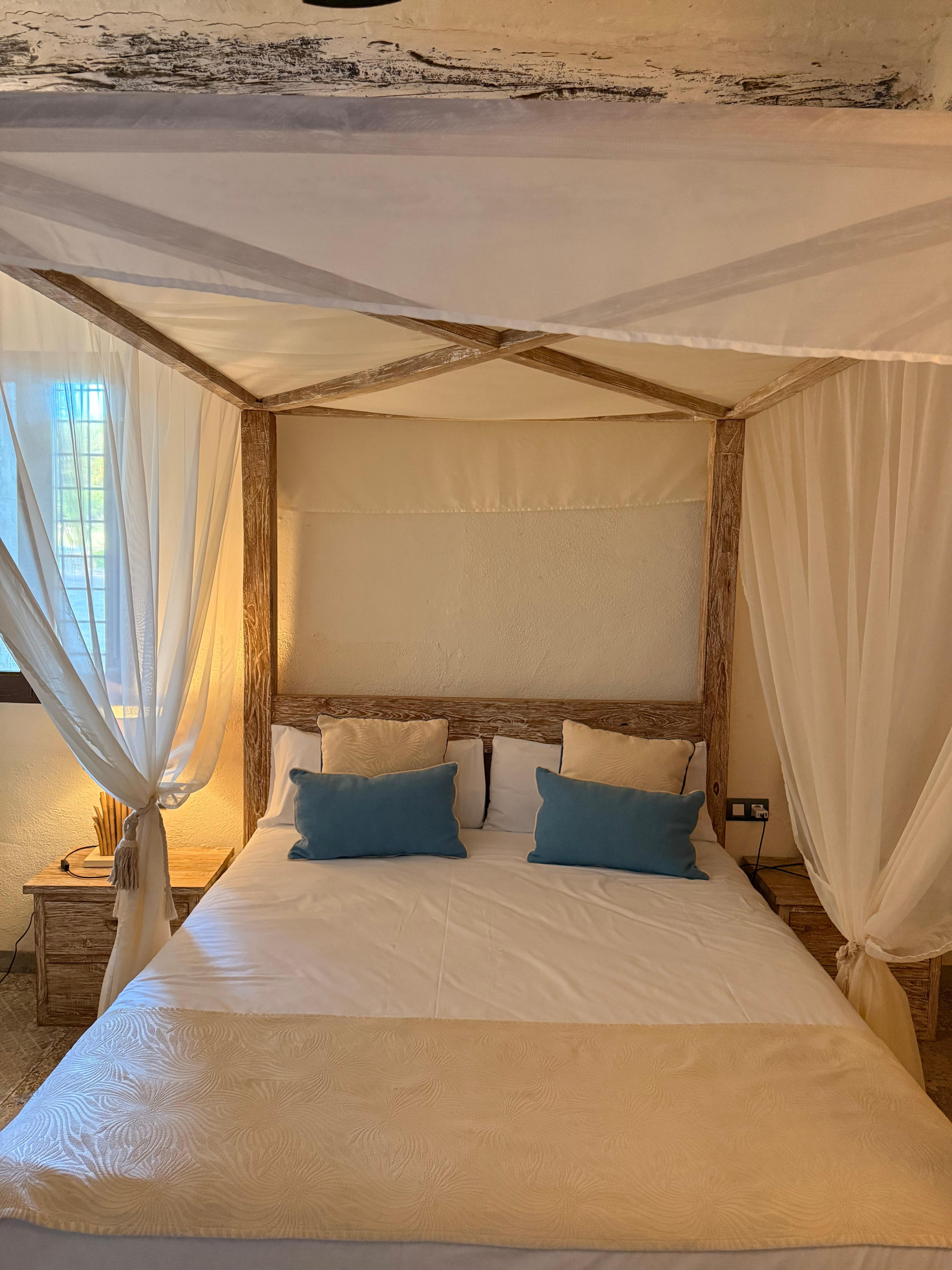 Annorlunda men bekväm säng som man sover gott i. 