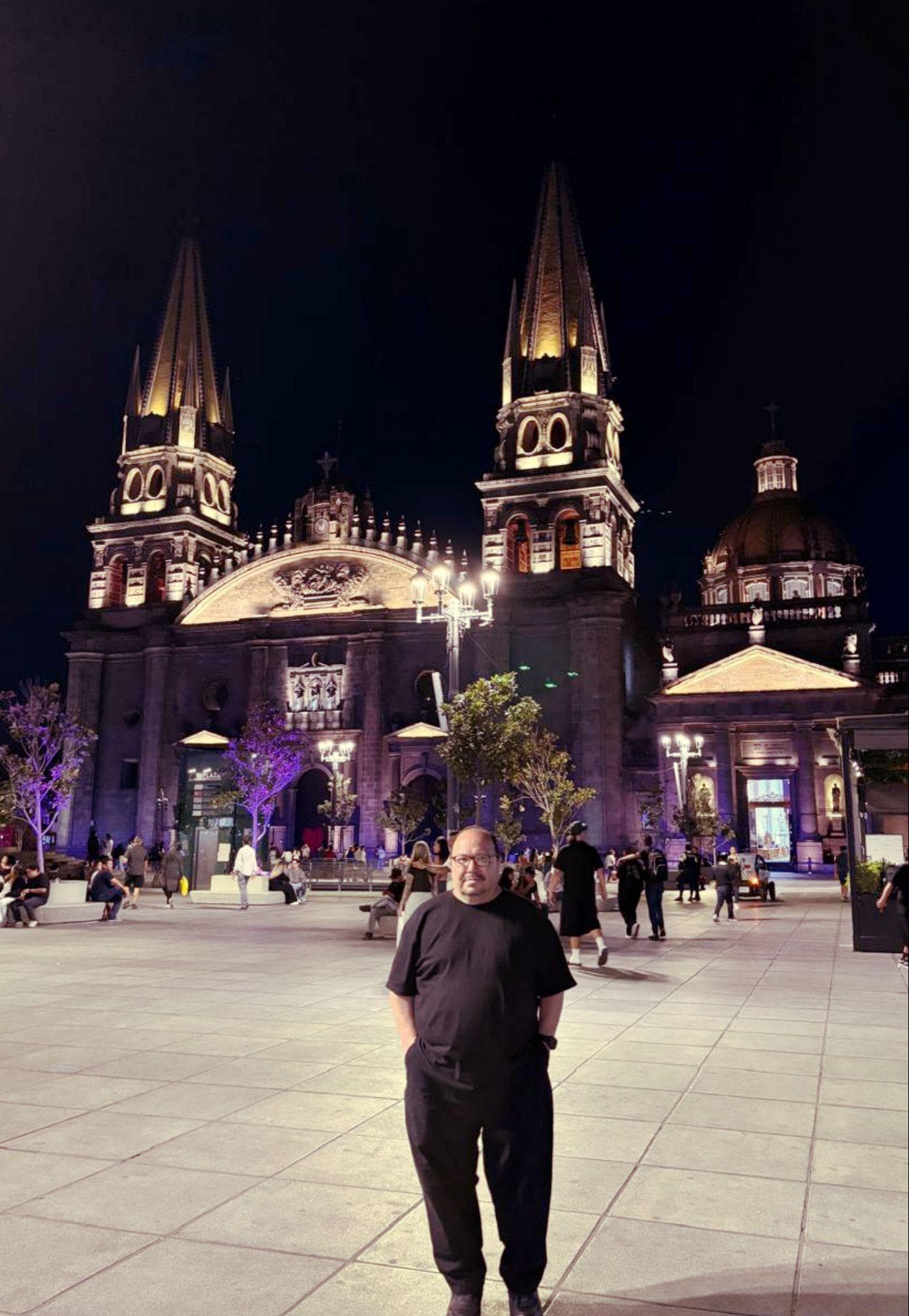 Plaza principal e iglesia en Guadalajara 