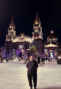 Plaza principal e iglesia en Guadalajara