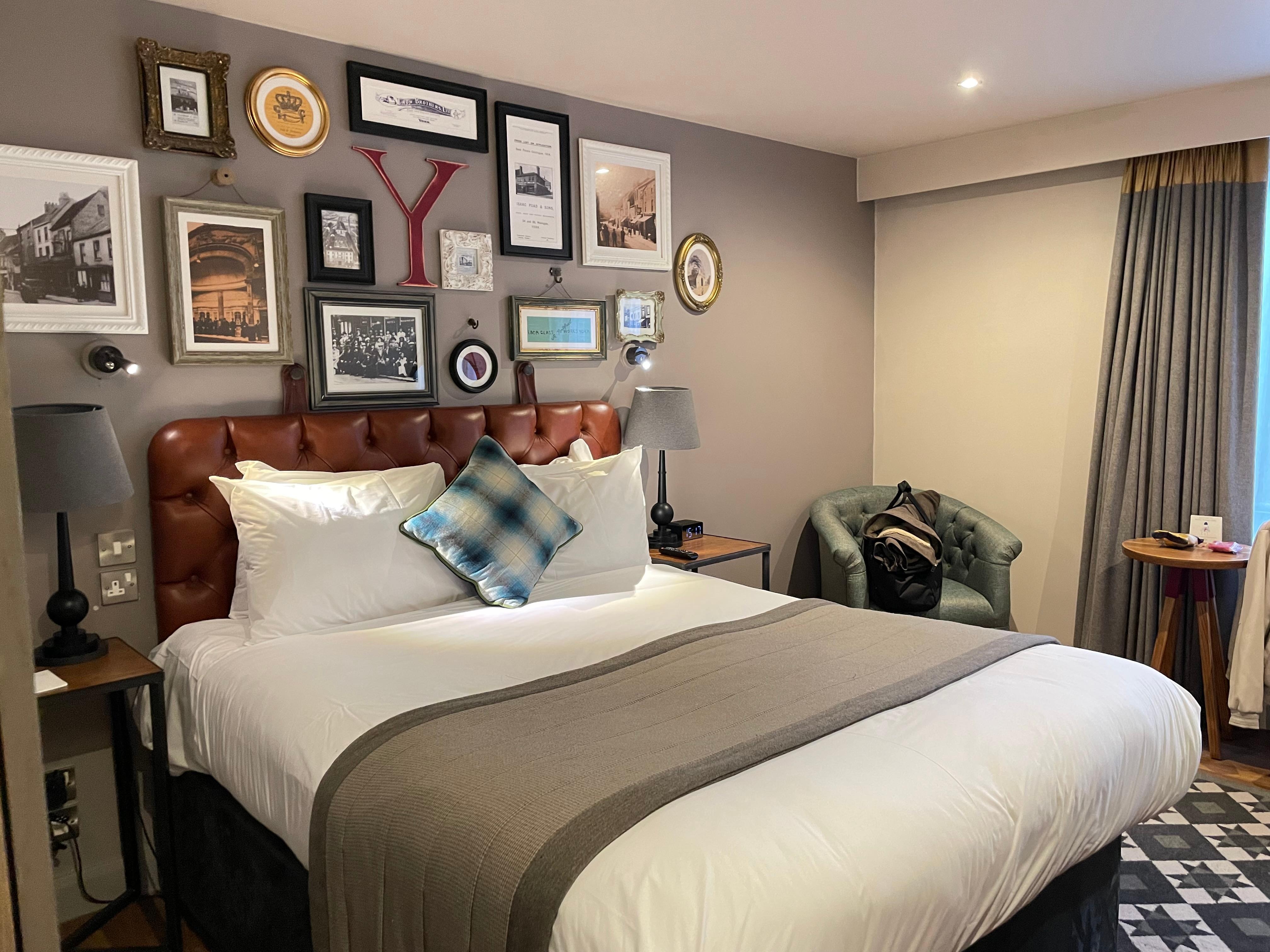 Cleaning room with comfortable decorations