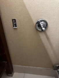 Broken parts missing toilet paper holdee