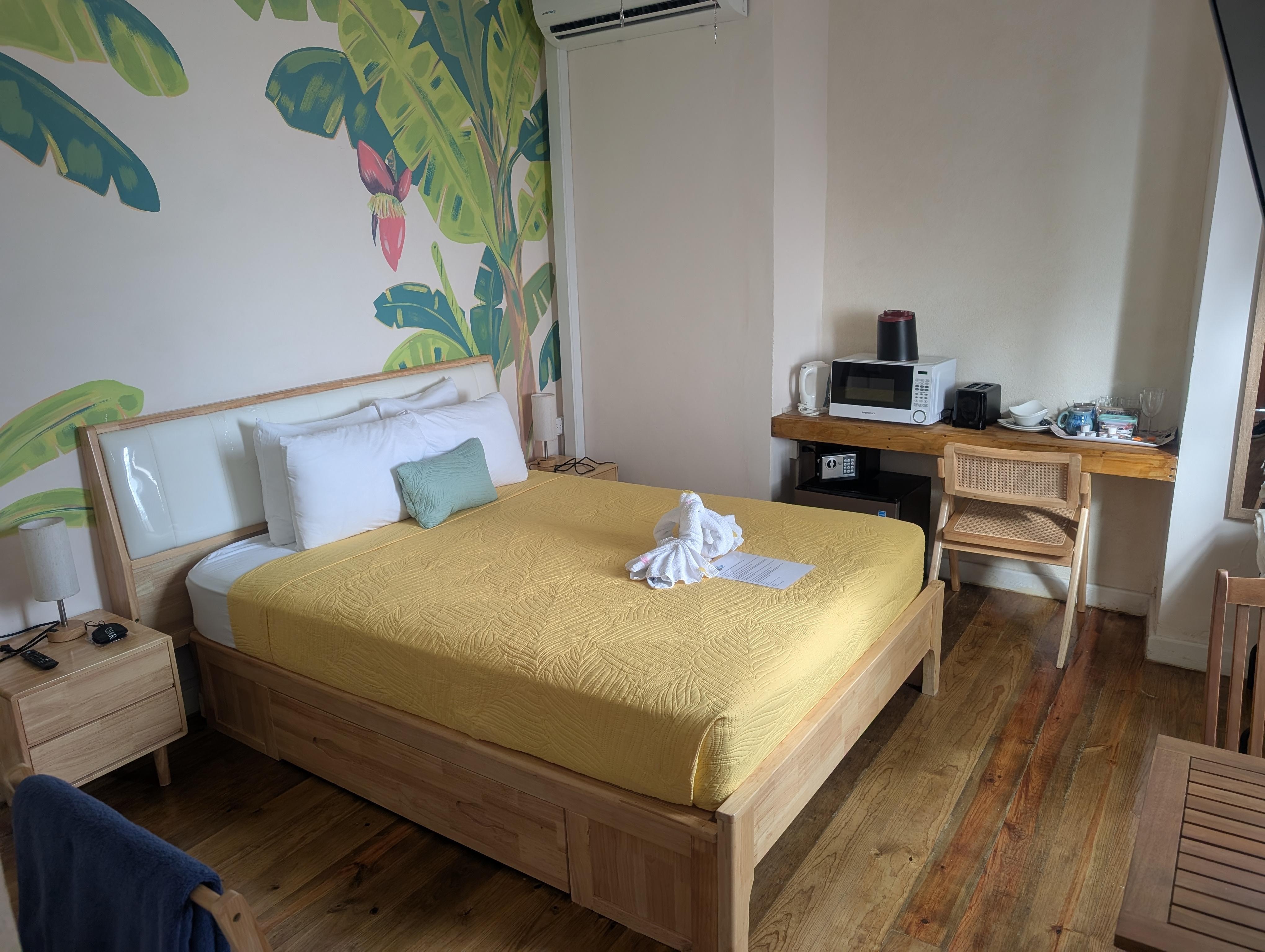 The Banana Tree Room, as it appeared when I entered