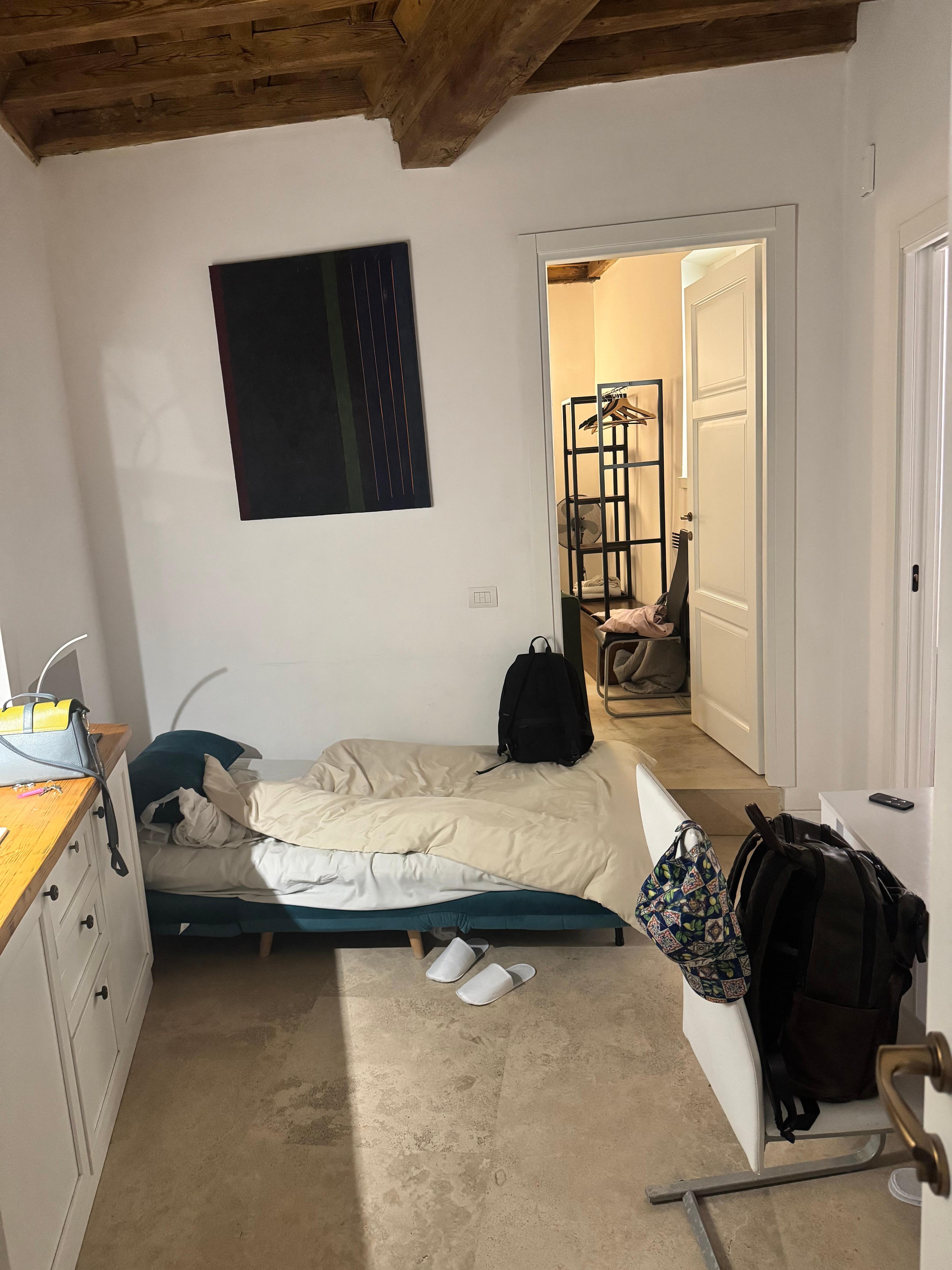 Completely windowless moist rooms