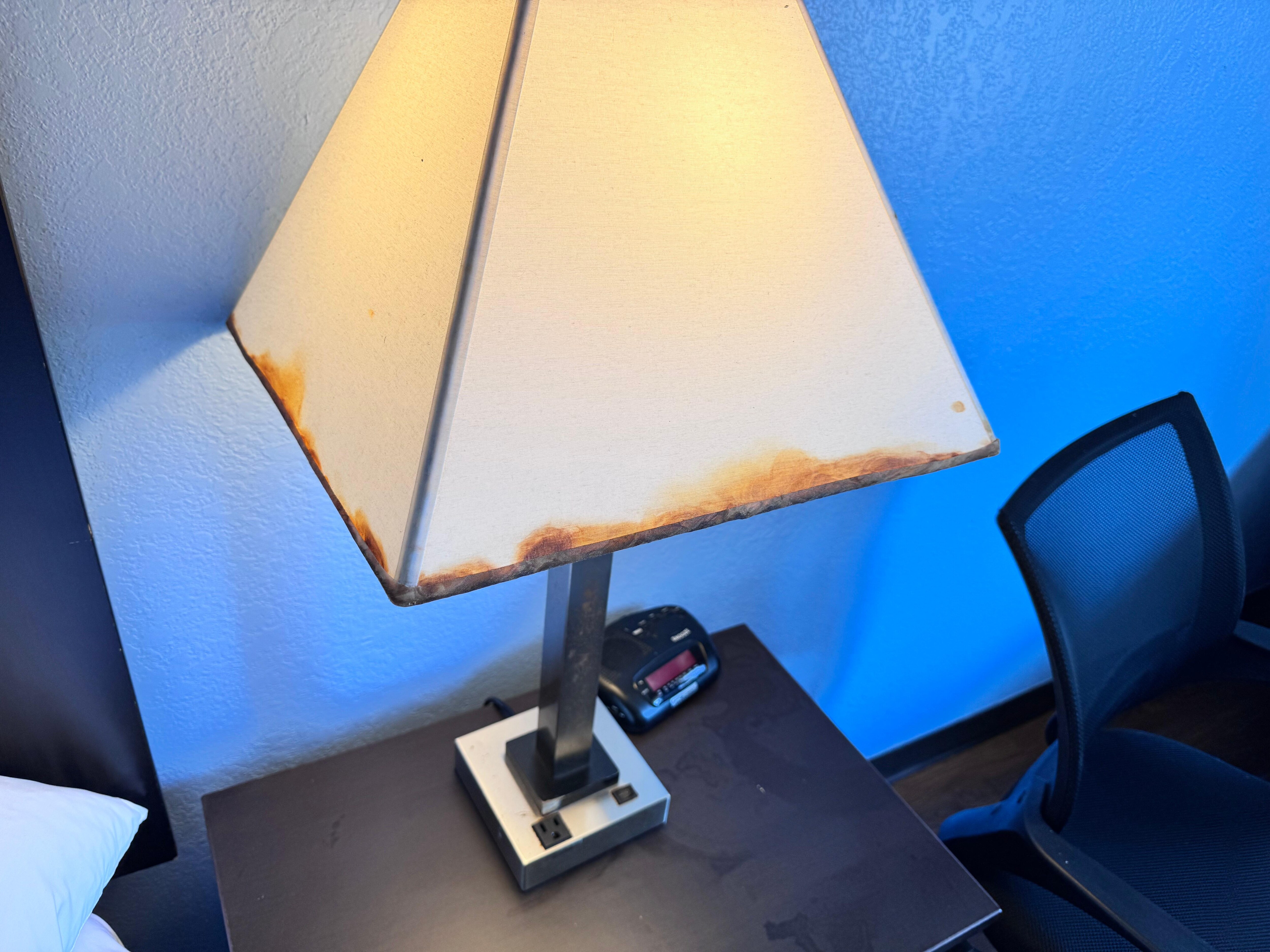 All of the light fixtures in the room were in poor condition 