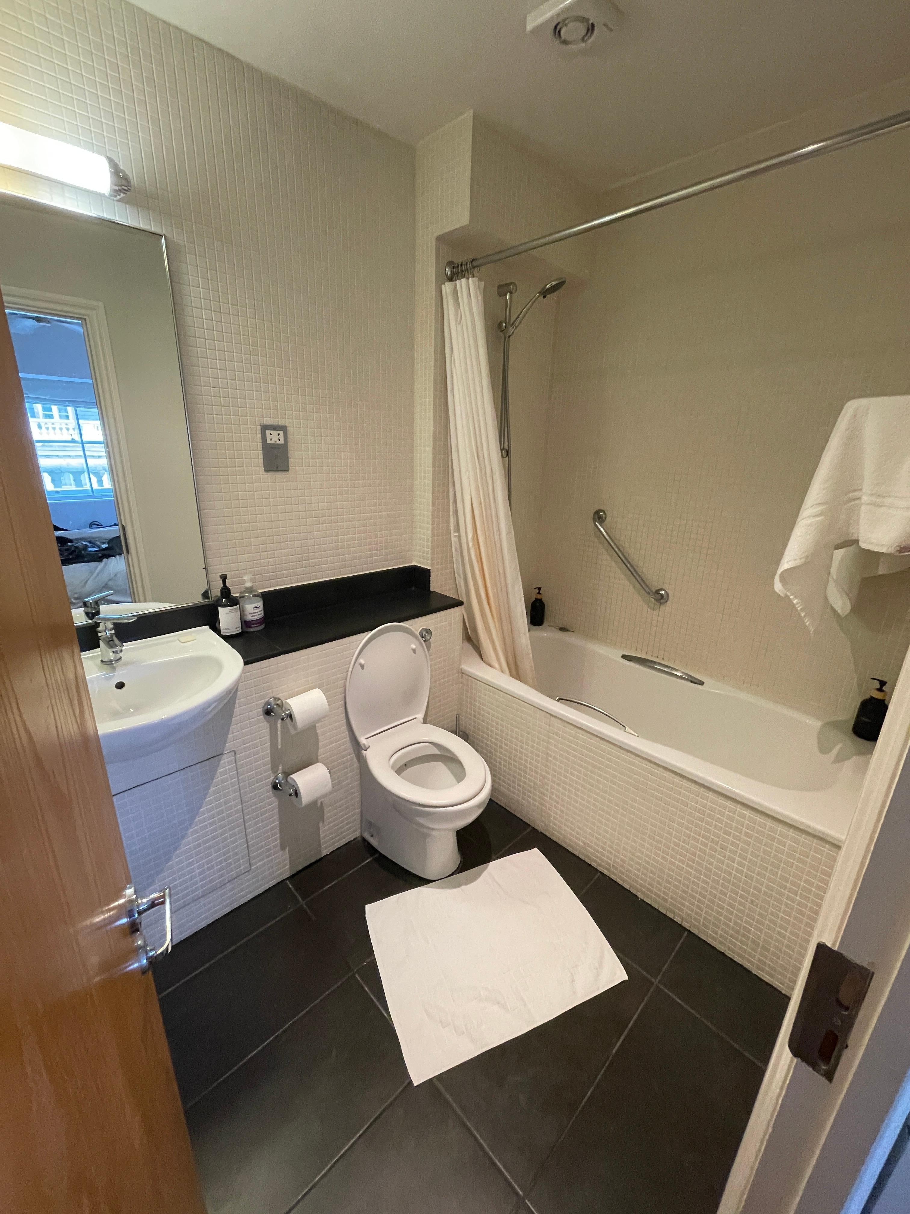 2nd room had a decent sized bathroom and tub.