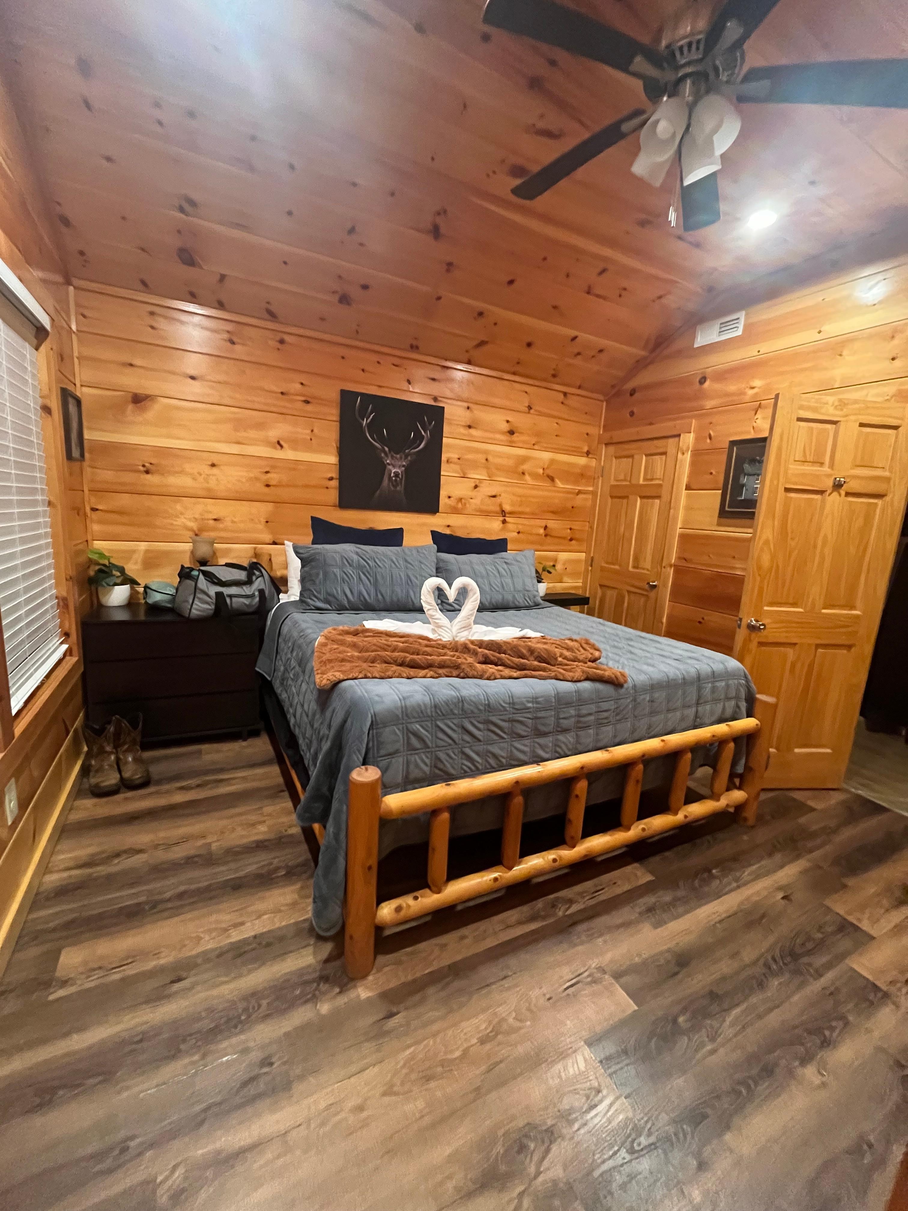 Upper room , the lower room is the same just don’t have a pick 