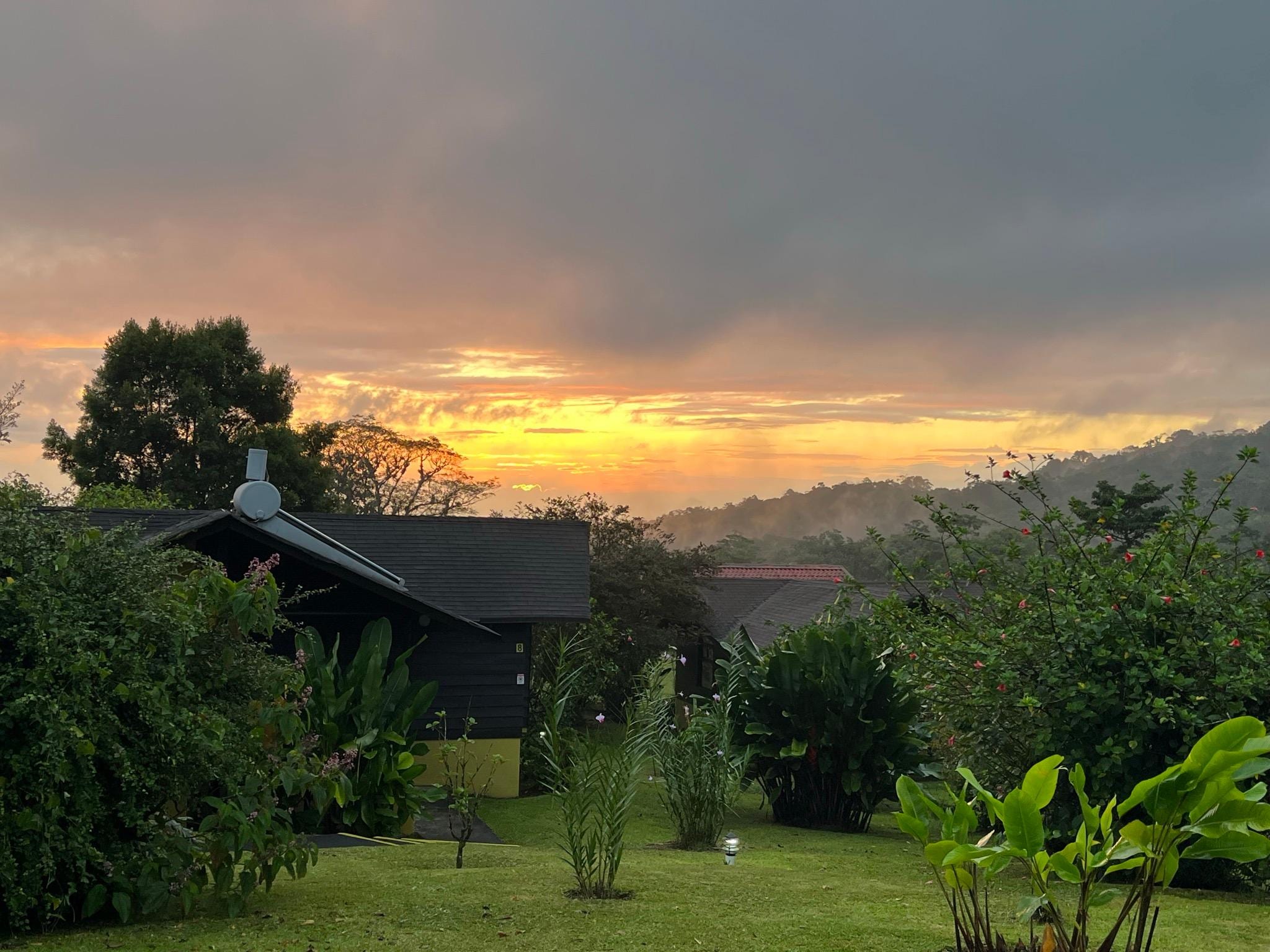 Levé du soleil depuis la petite terrasse de la chambre