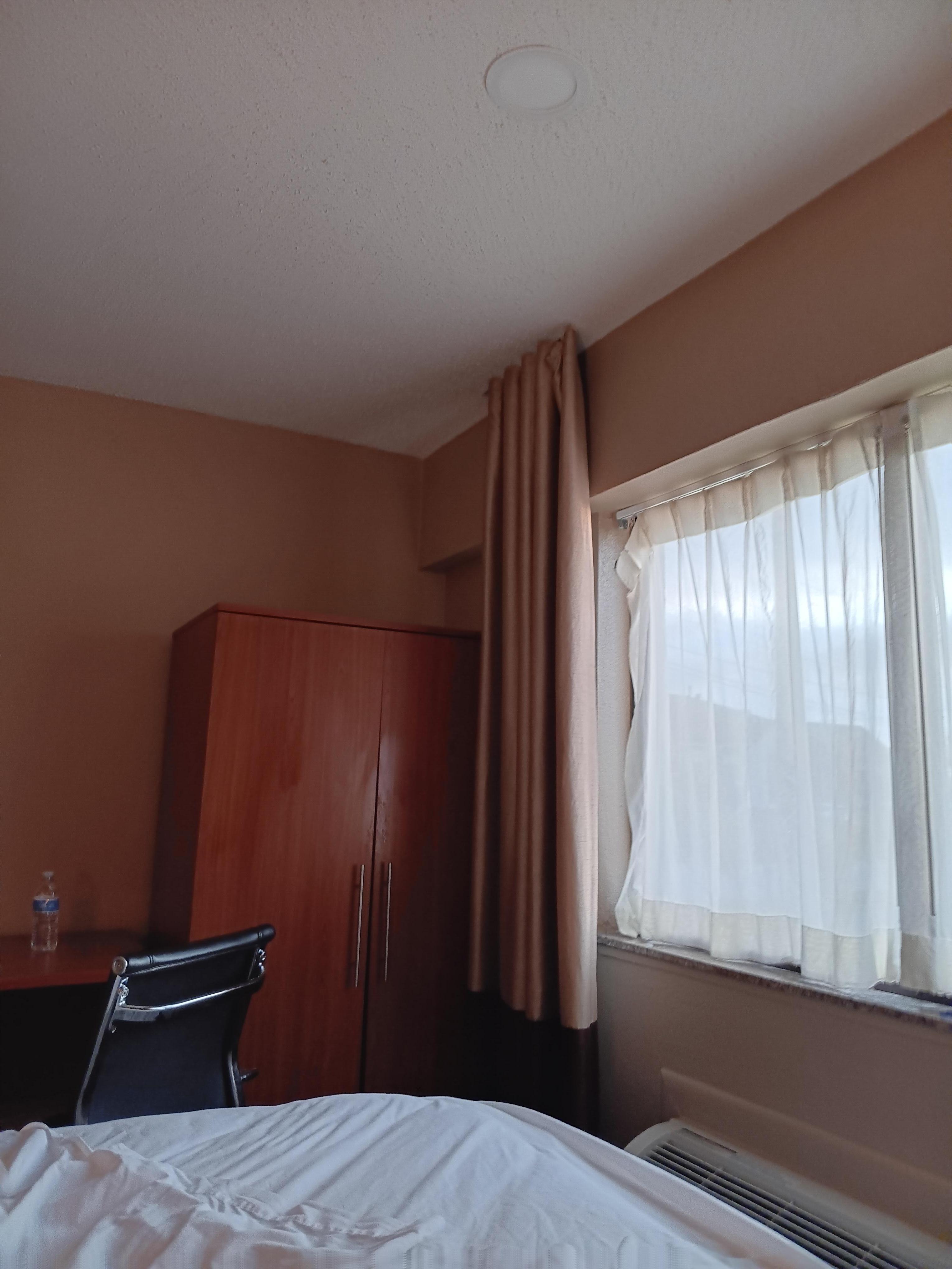 Curtains would close made it uncomfortable 