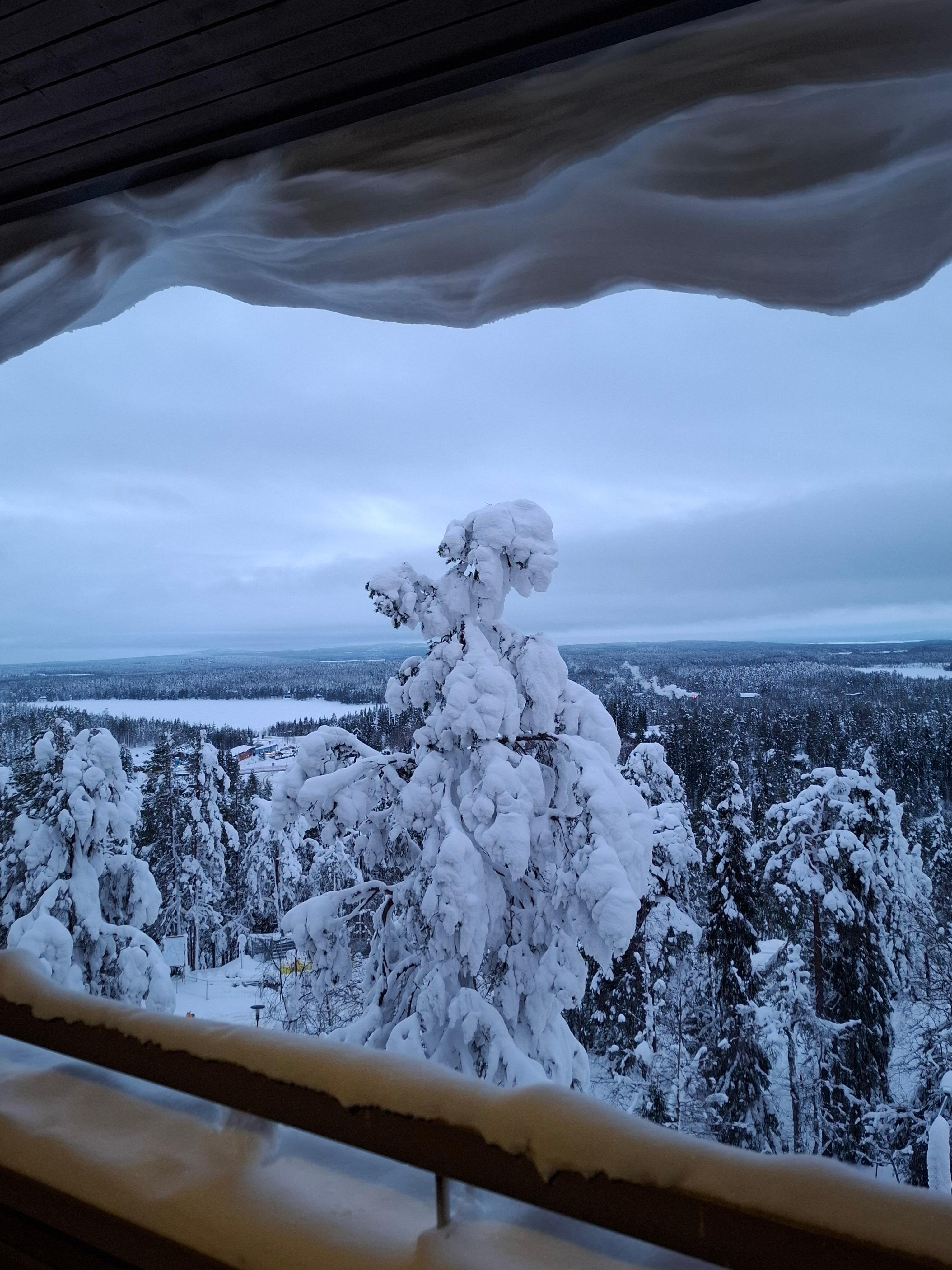 Maisemat parvekkeelta.