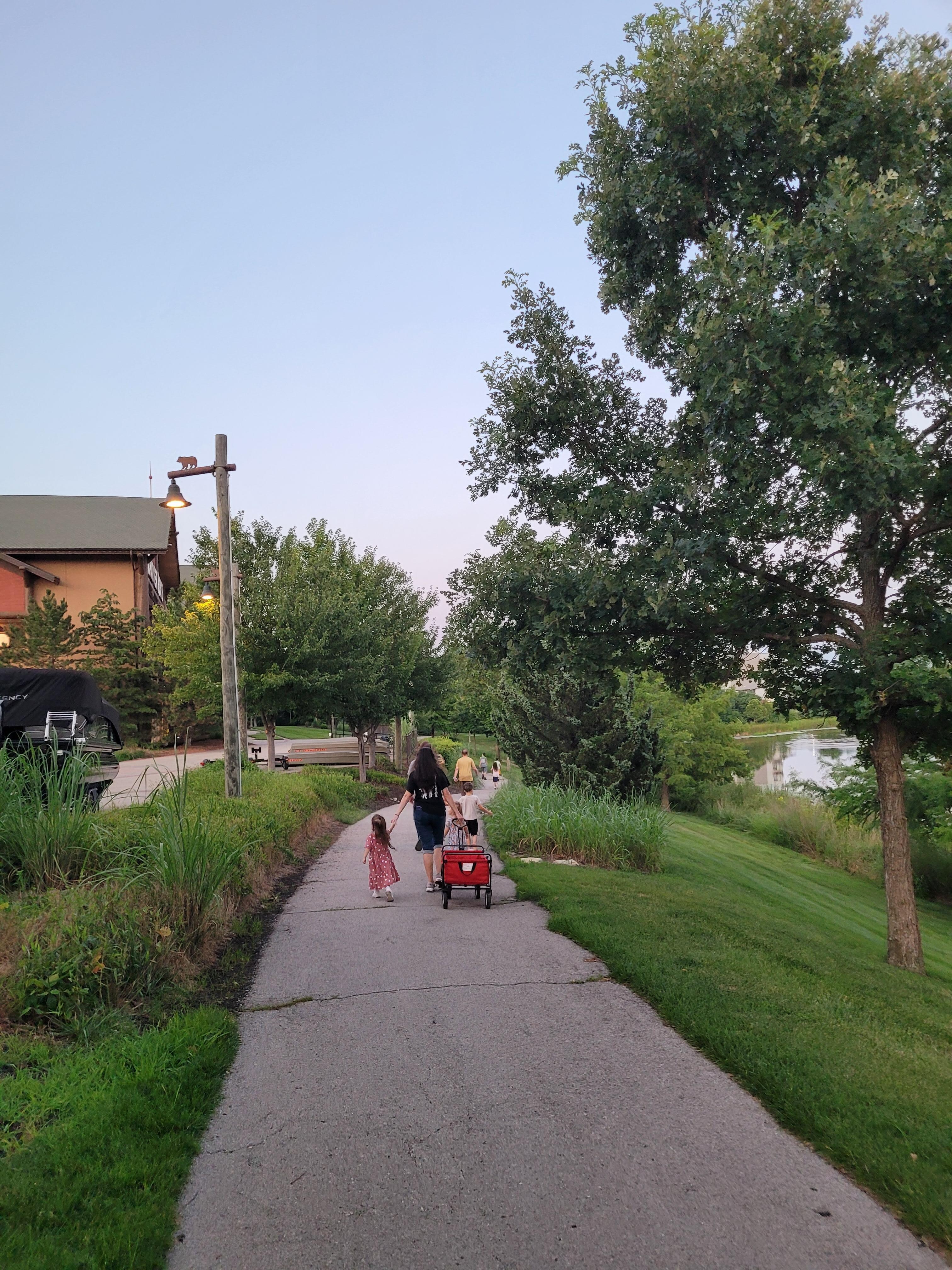 The trail extending from the green of the hotel