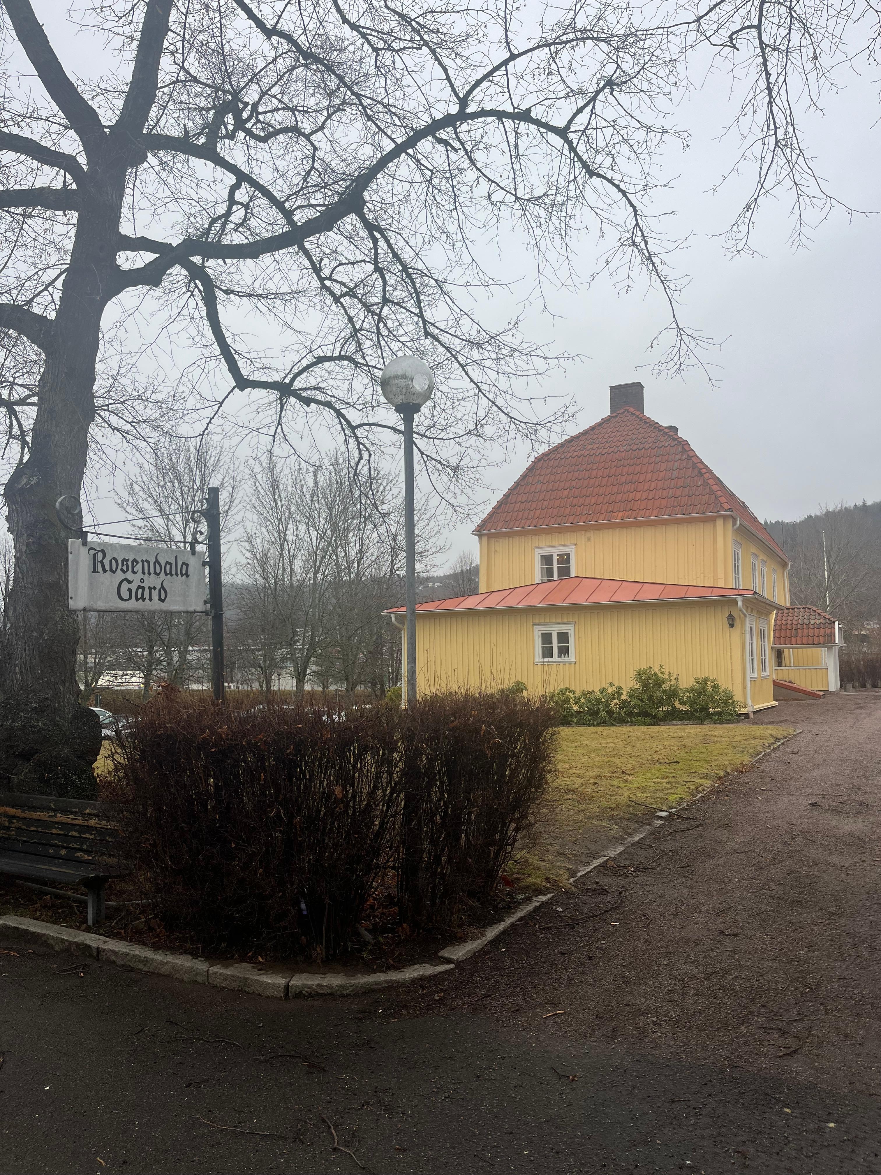 Byggnaden med hotellrummen 