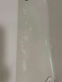 How disgusting the bathtub is