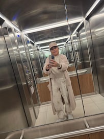 Elevator selfie