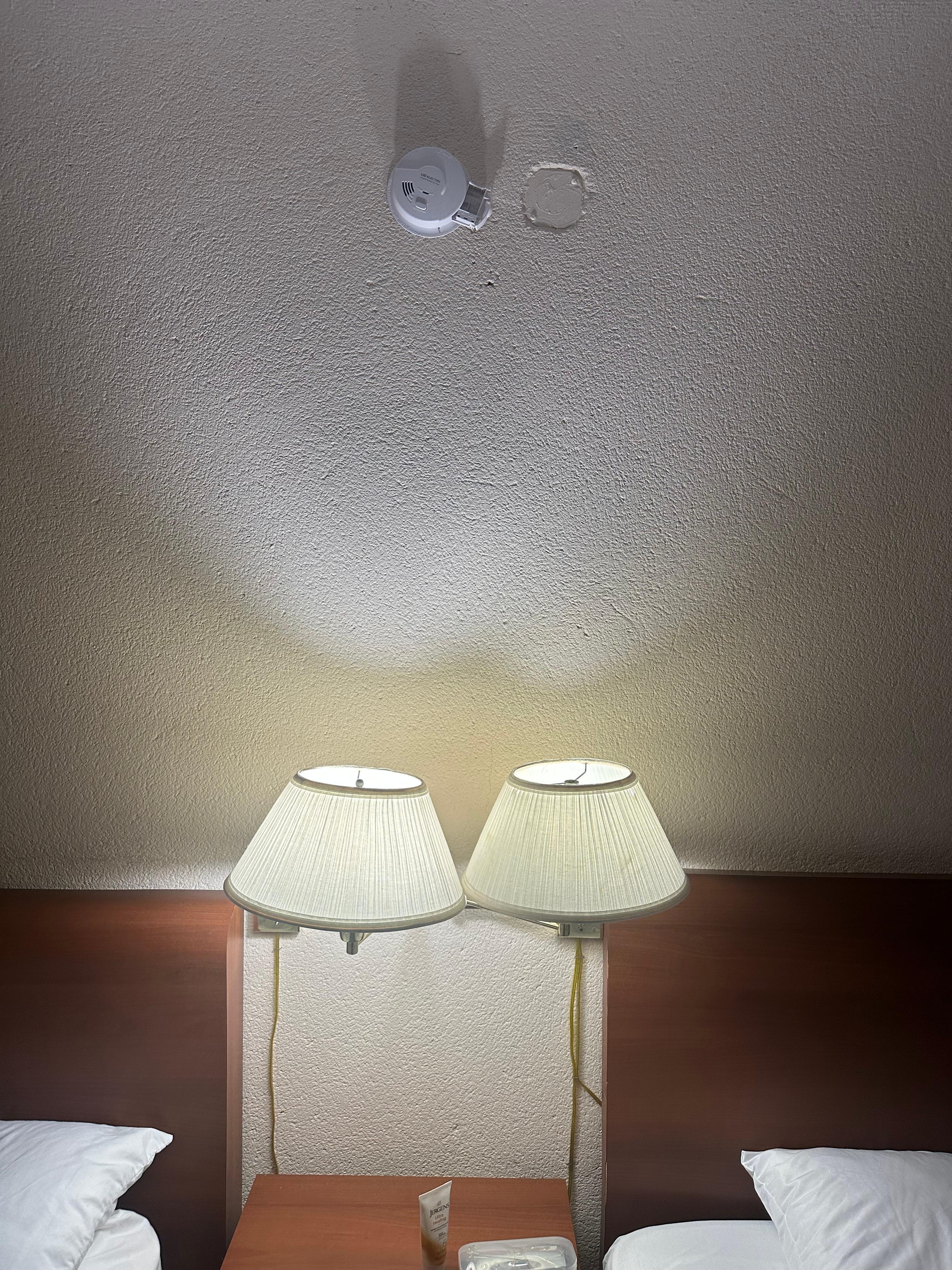 Fire detector without power, without batteries