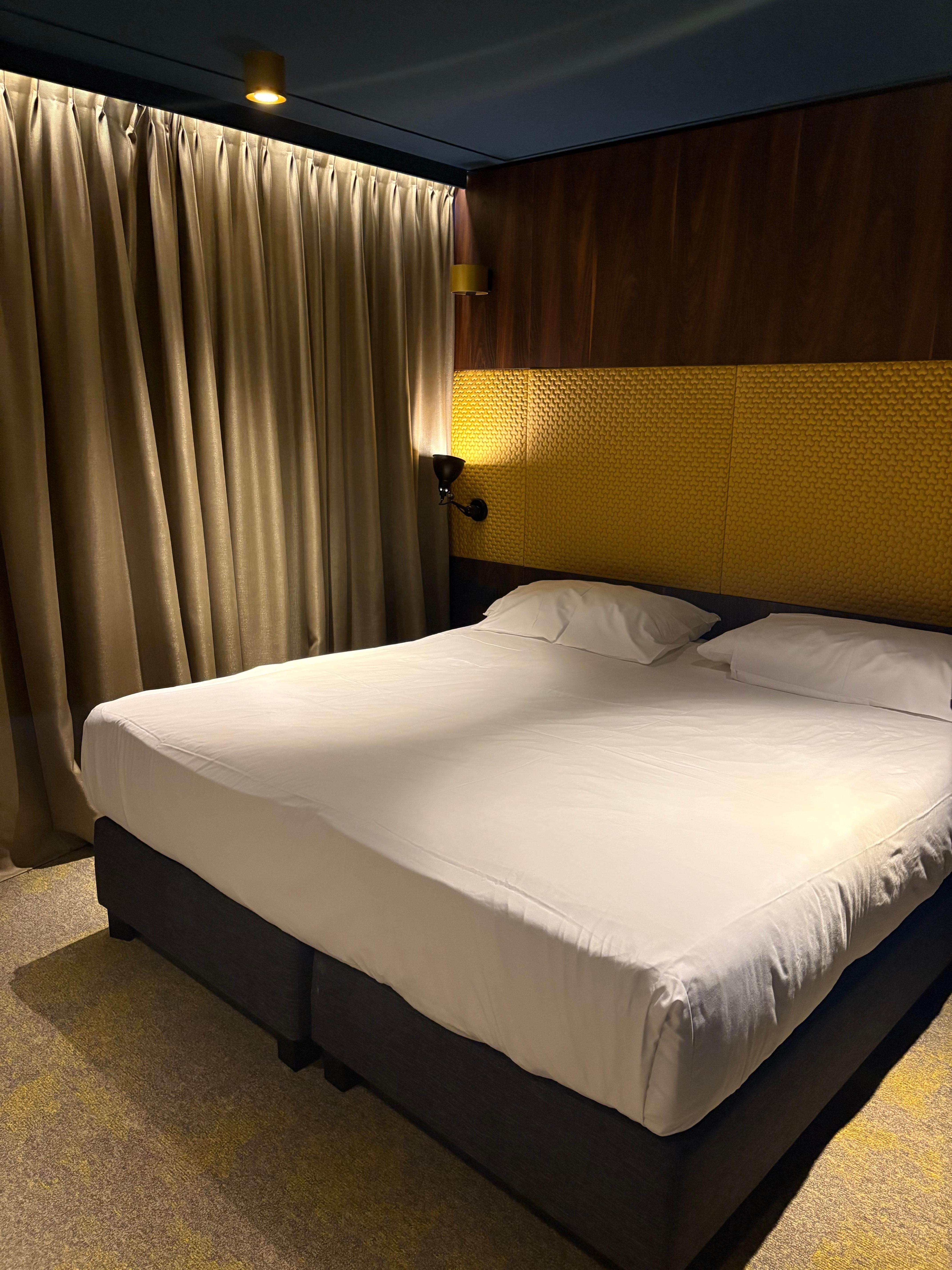 Bedroom with no windows 