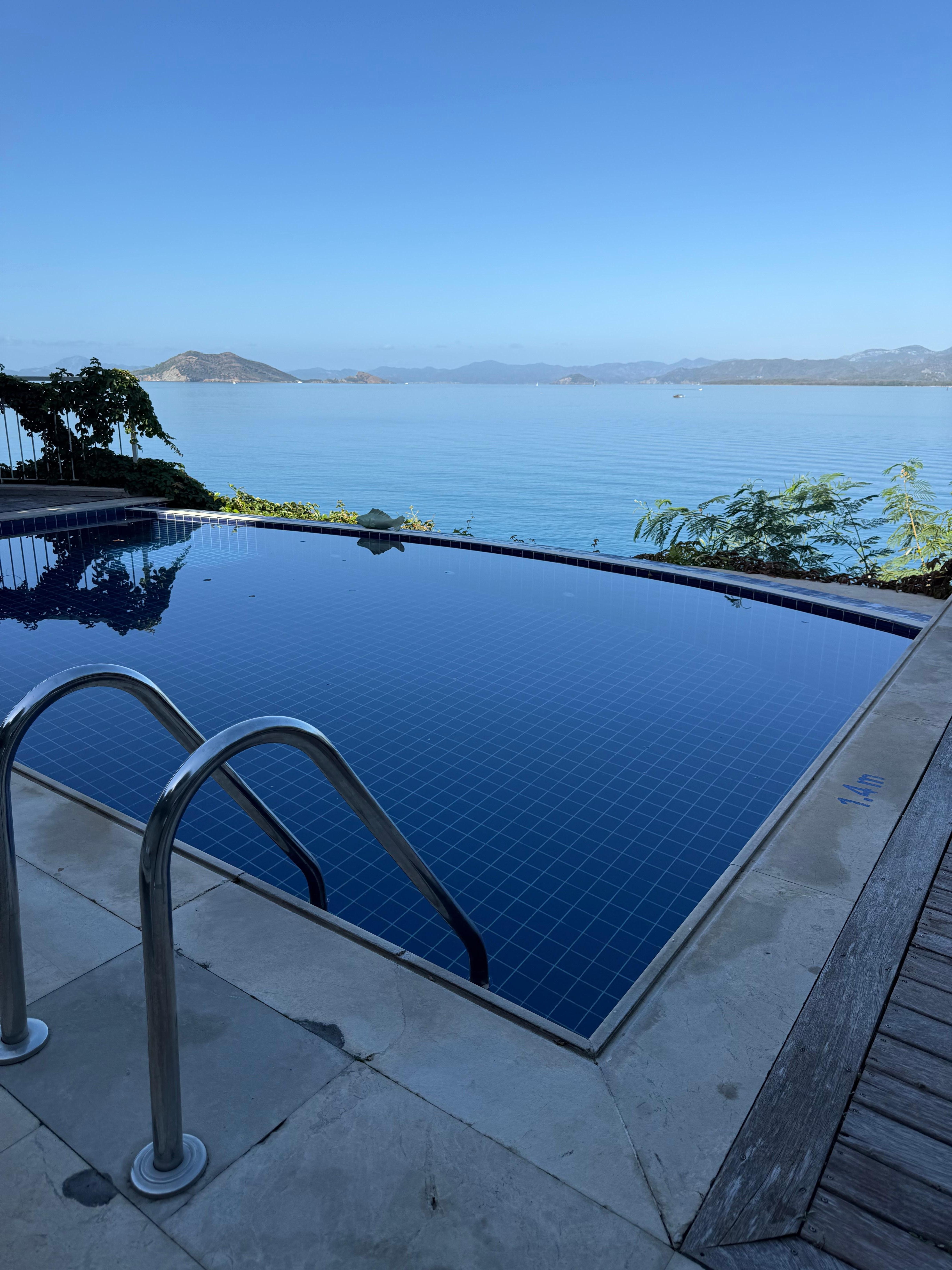 Infinity style pool.