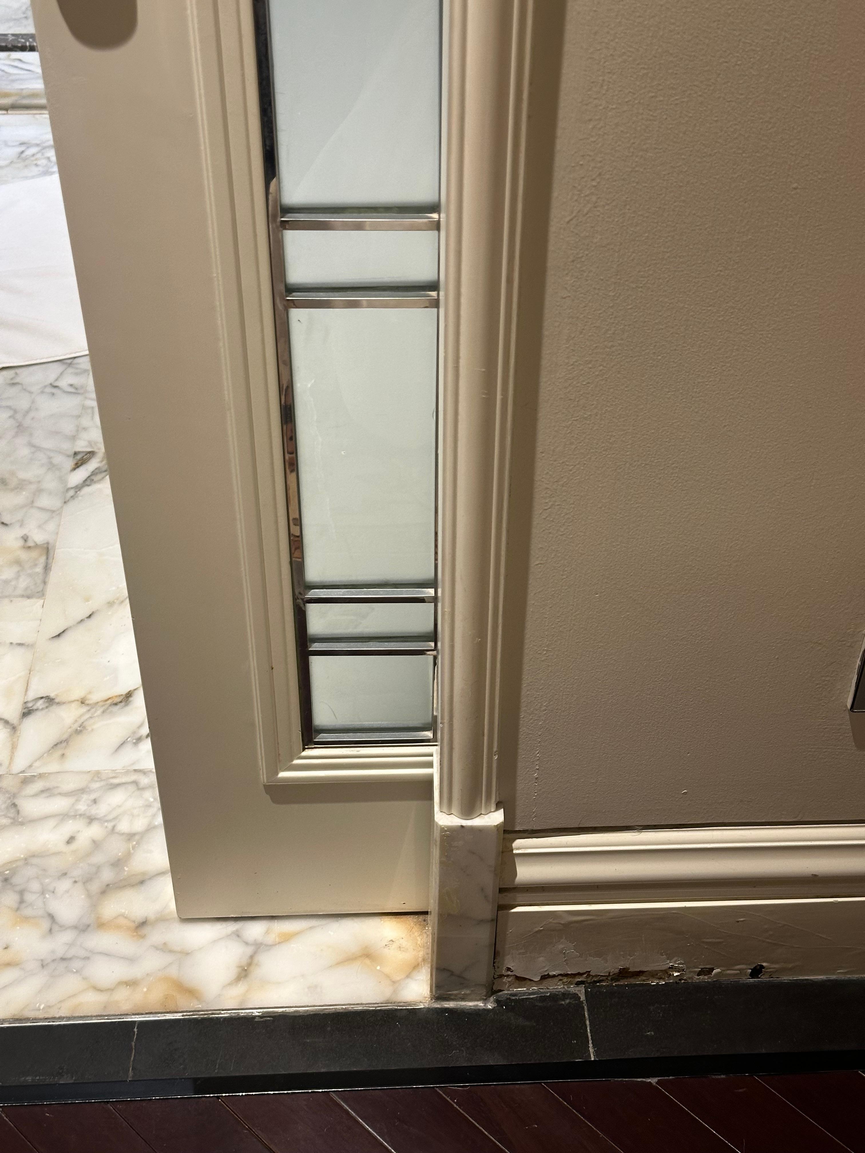 Signs of water seepage 