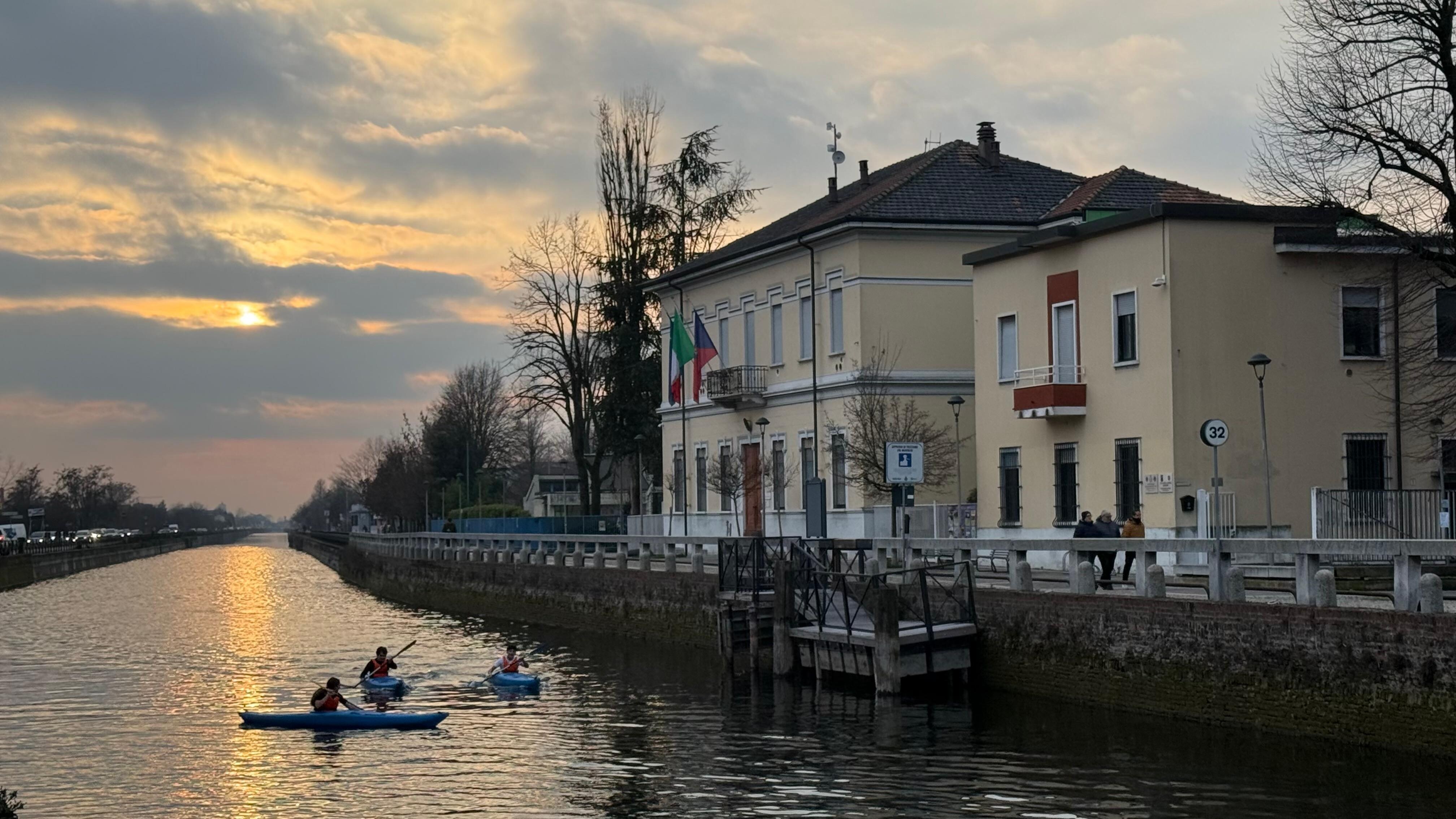 River across from
Hotel with kayakers