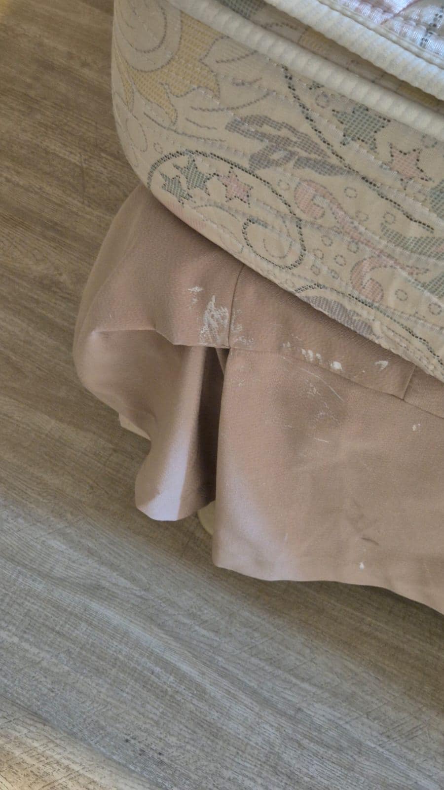 Cama suja de tinta