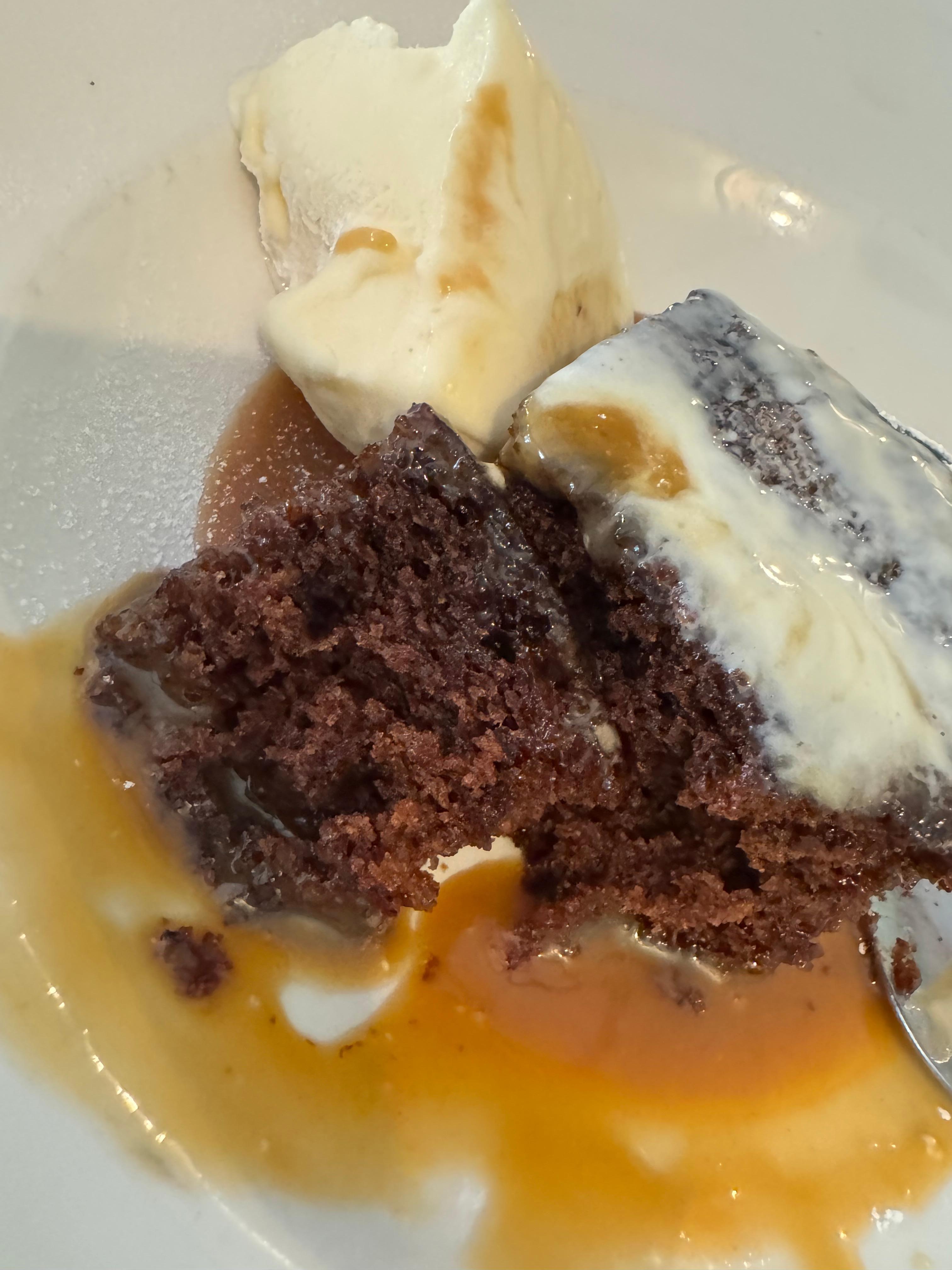 Sticky toffee pudding 
