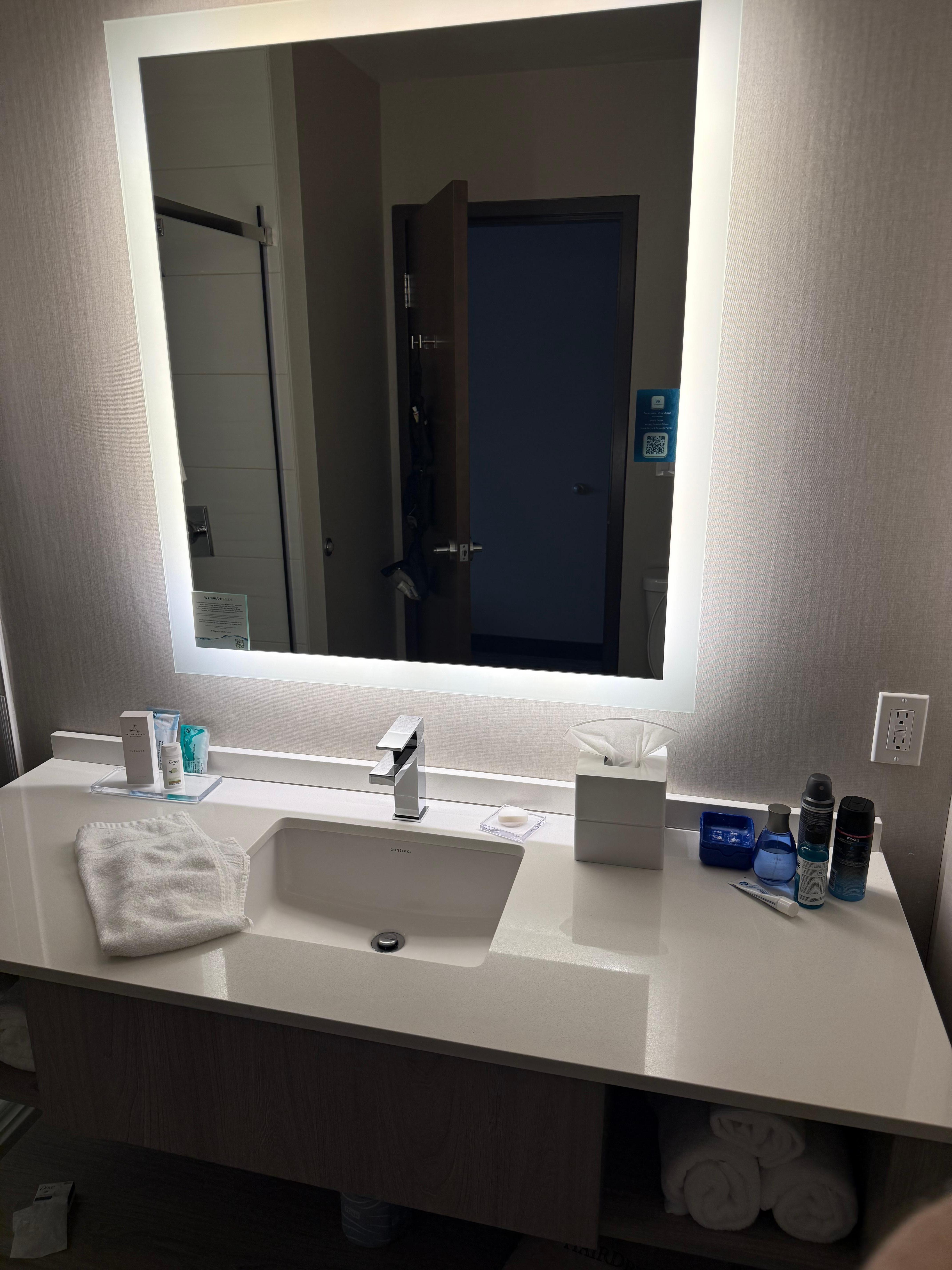Nice updated bathroom 