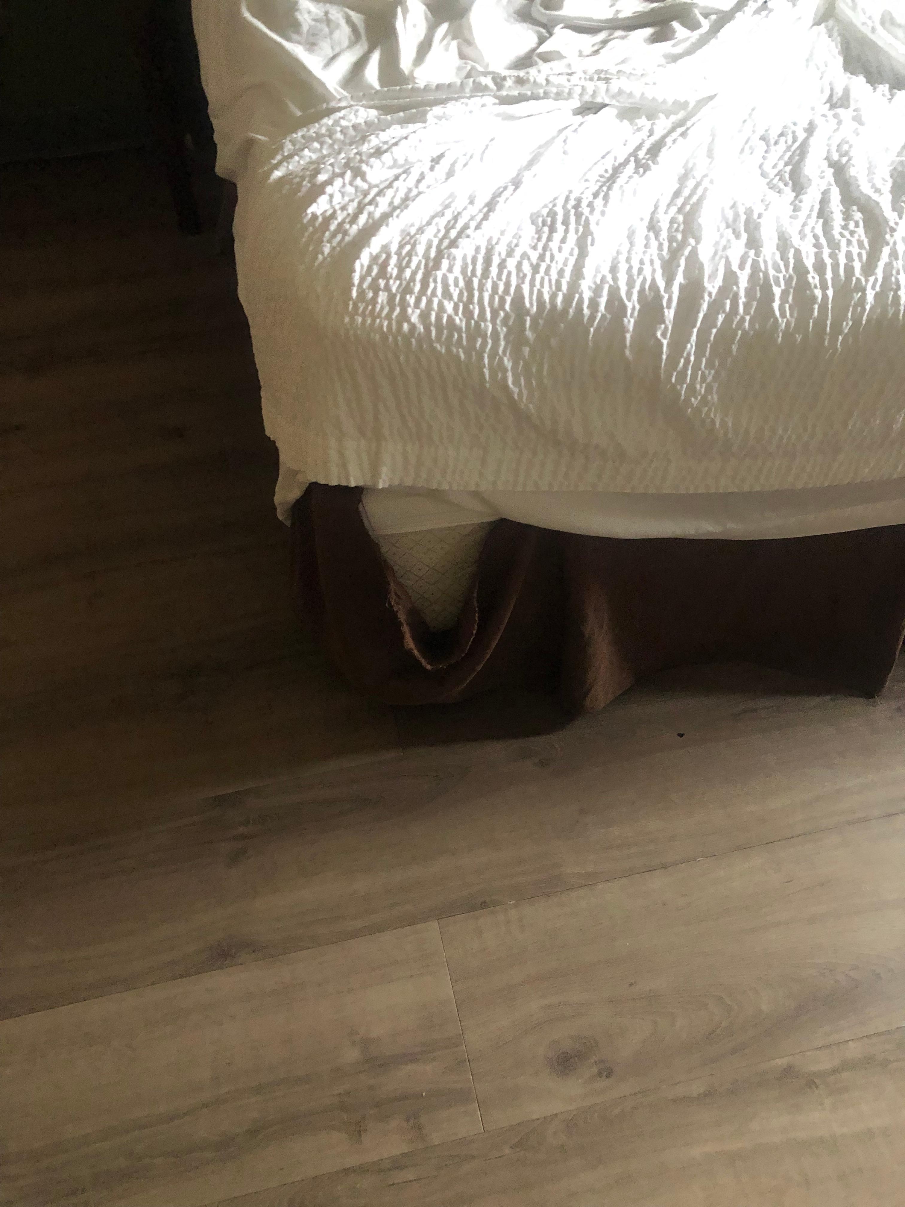 Bed sham and sheets ill fitted and coming apart 