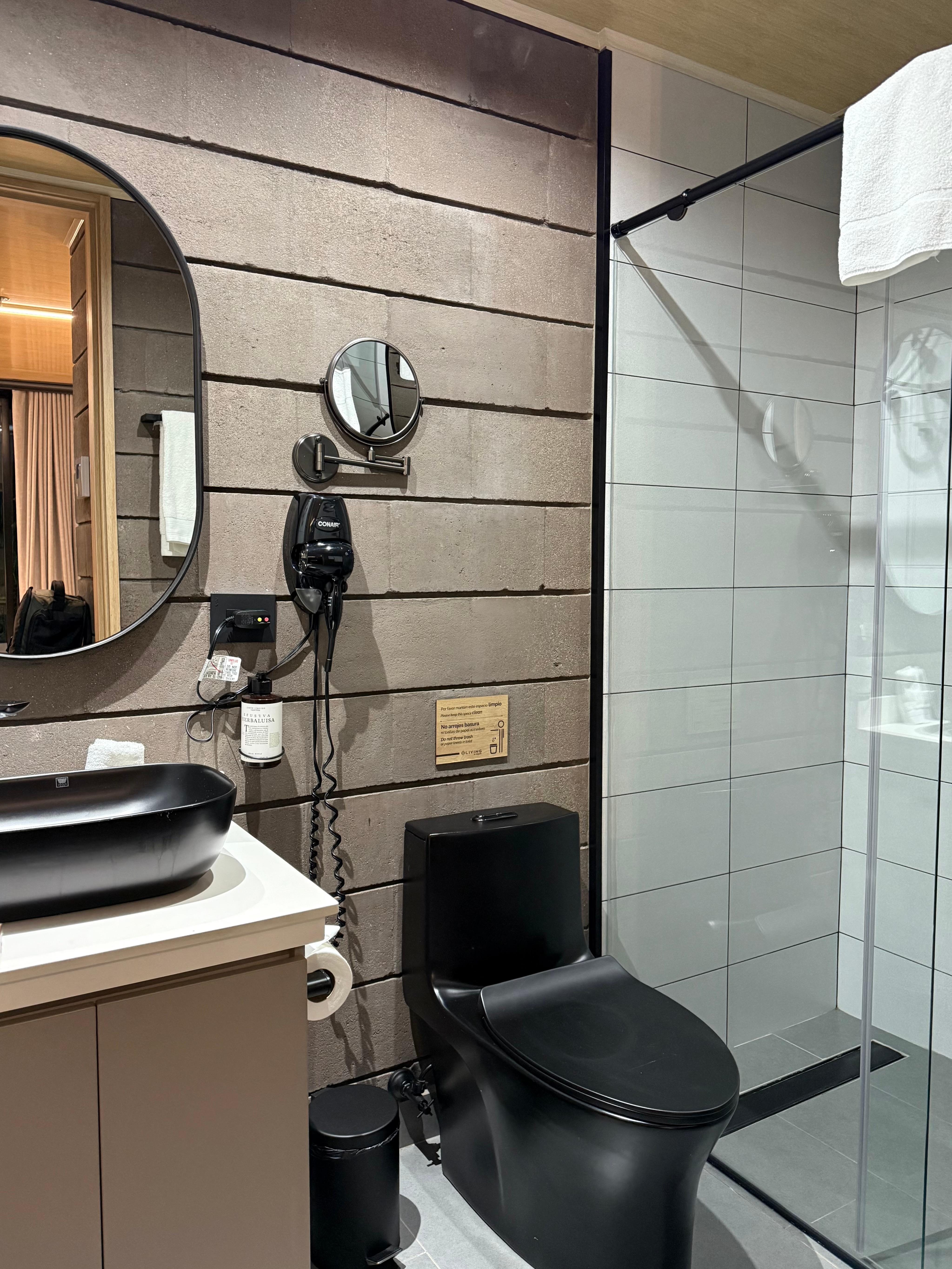 Well equipped bathrooms. 