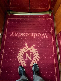 エレベーターマットに曜日が書いてあるのが楽しかったです