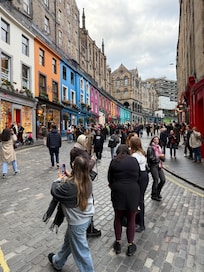 Victoria street med masse morsomme butikker 6 min unna