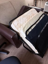 The “pull out full size” sofa bed. Broken. Won’t even pull out completely.