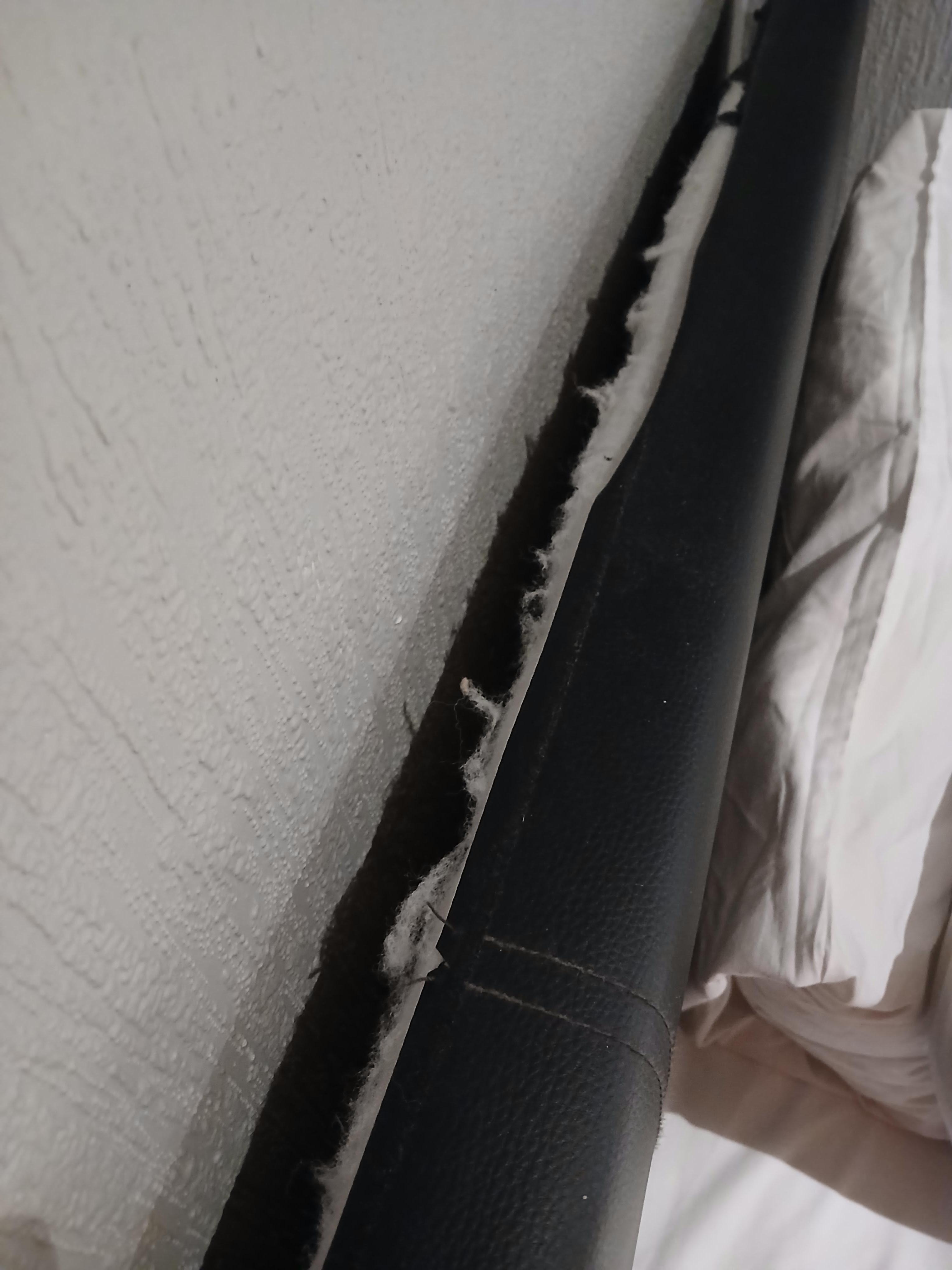 Headboard on single bed