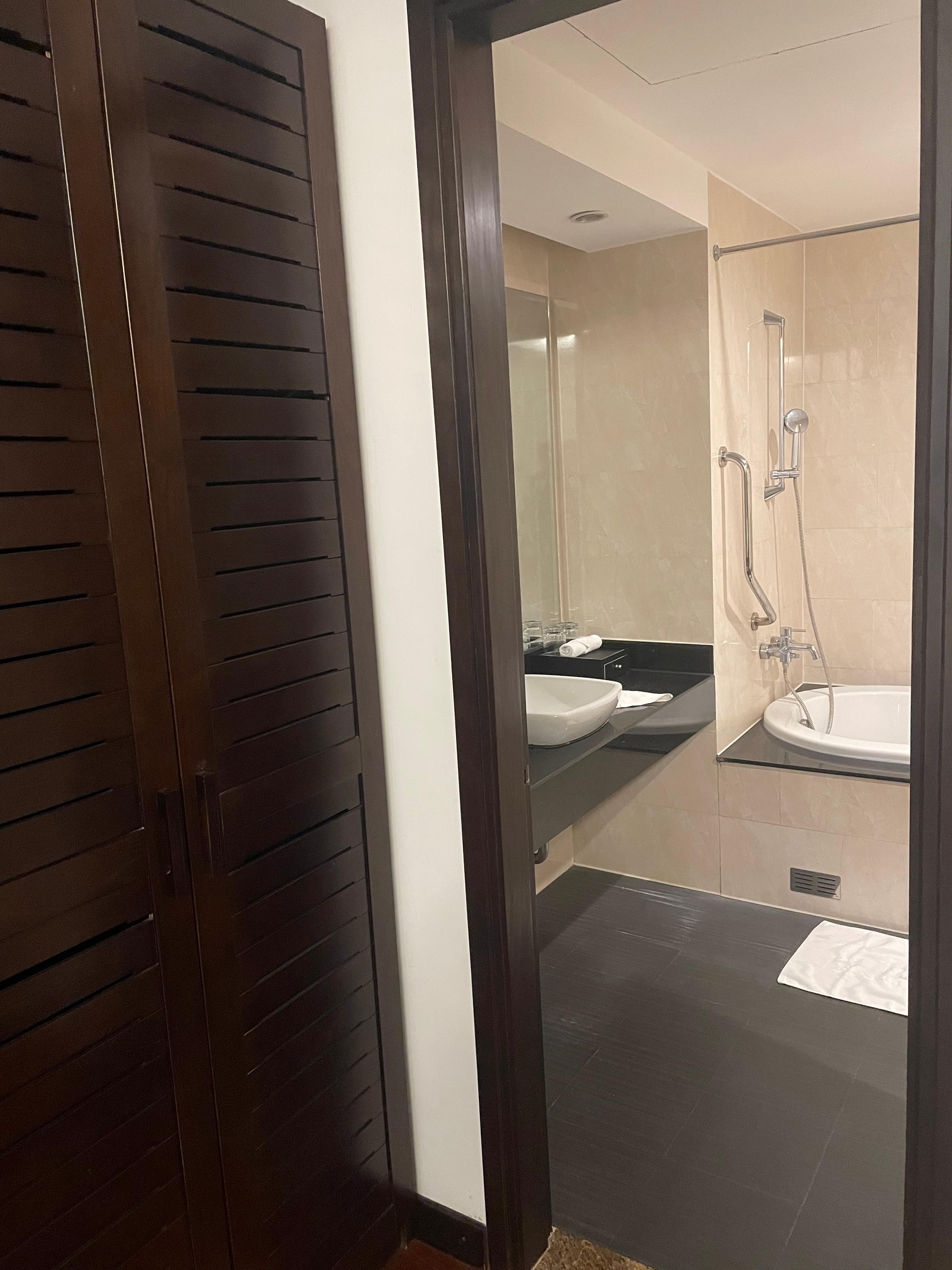 Primary bath with soaking tub