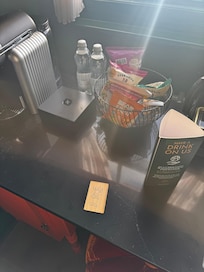 £50 holding deposit for mini bar…. Stop at local shop before arriving…..