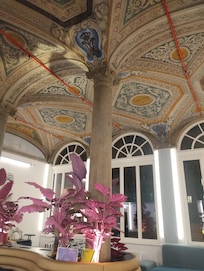 Área comum para descanso, leitura e relaxamento