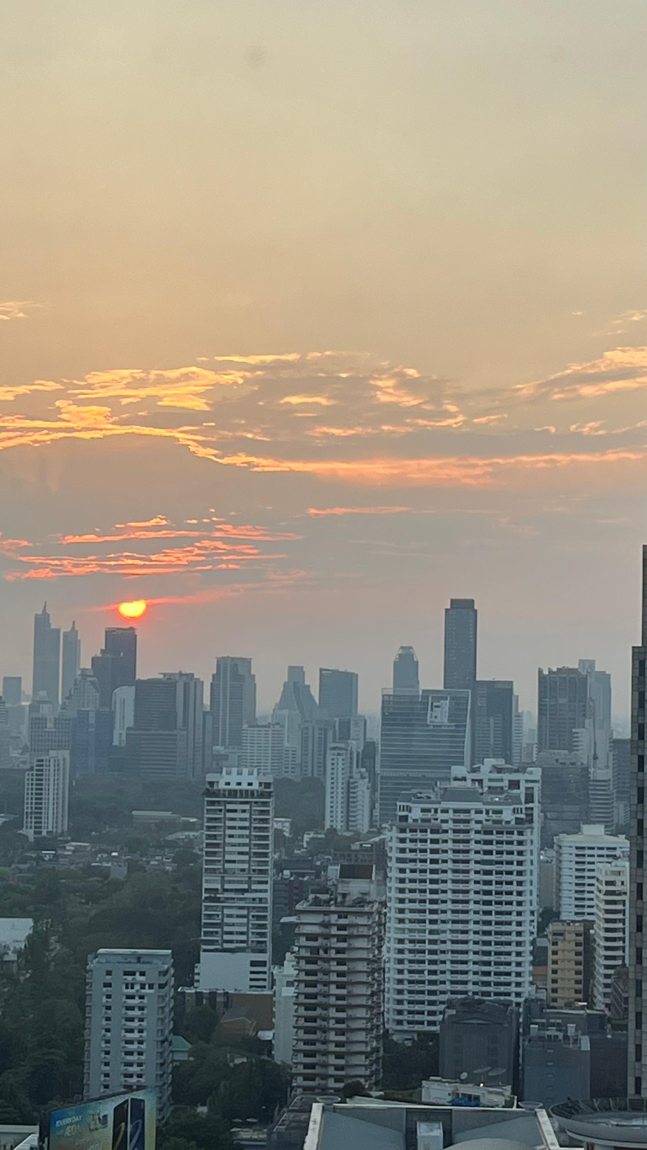 Solnedgången från vårt rum på våning 31