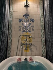 It’s bathtub is everything