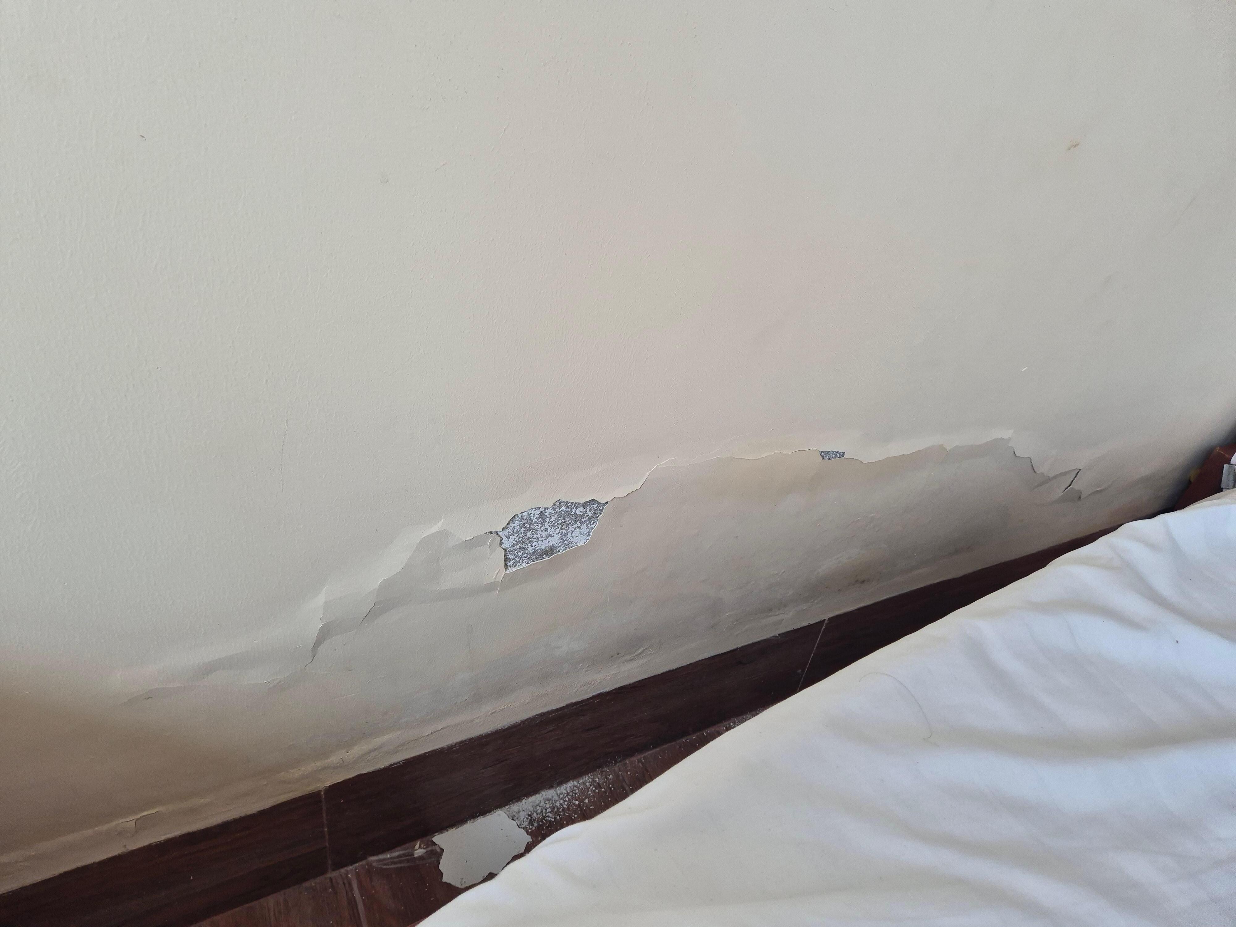 Wand hinter dem Bett