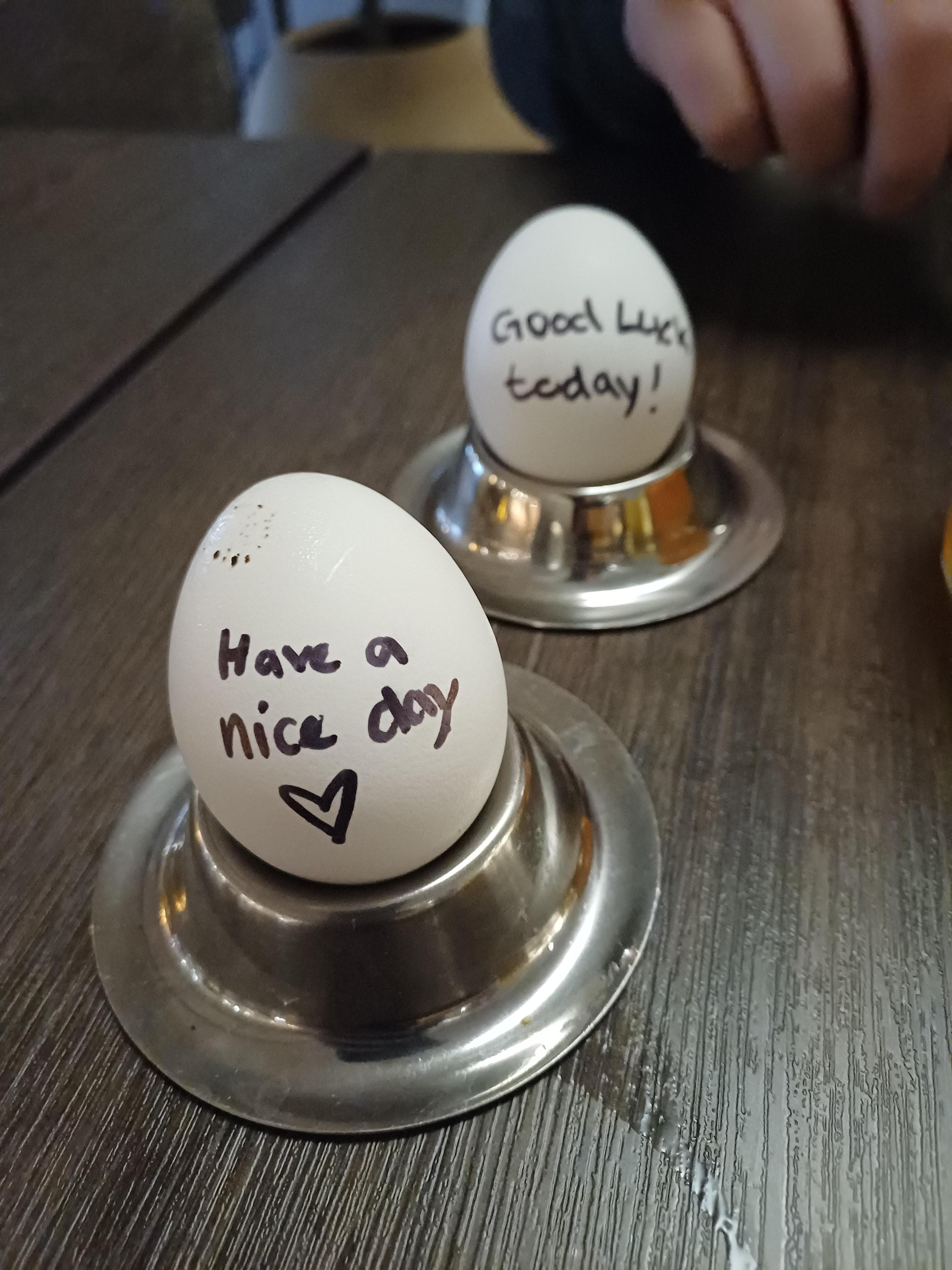 Frukostäggen var perfekt kokta och med ett litet meddelande från personalen. Engagemang!