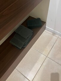 Old green towels not fresh white as advertised