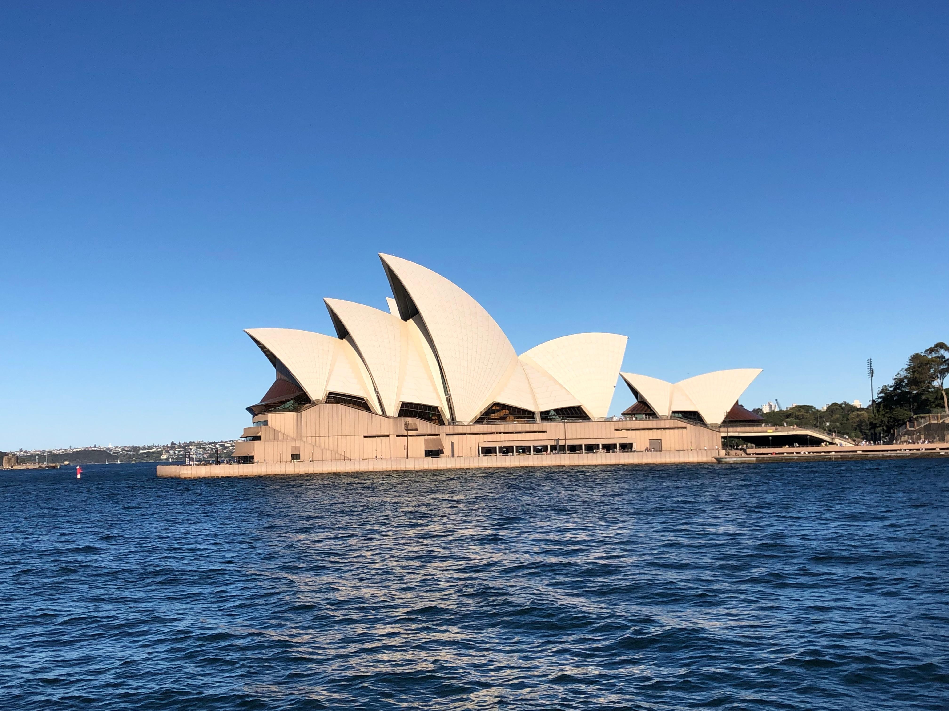 Vue de l’opéra à partir du bateau