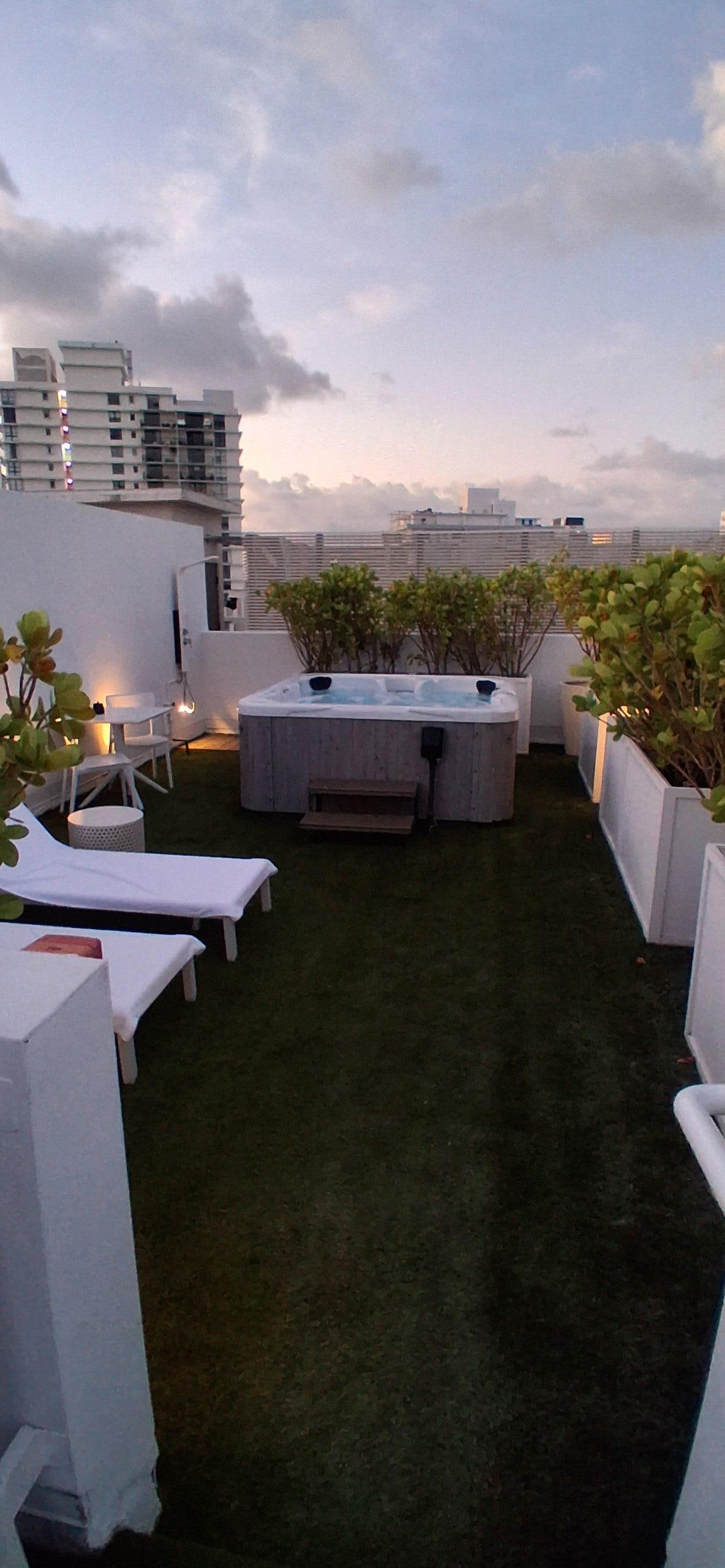 Hot tub and lounge on the rooftop.