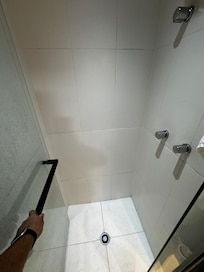 Falta de suporte para sabonete e shampoo no box