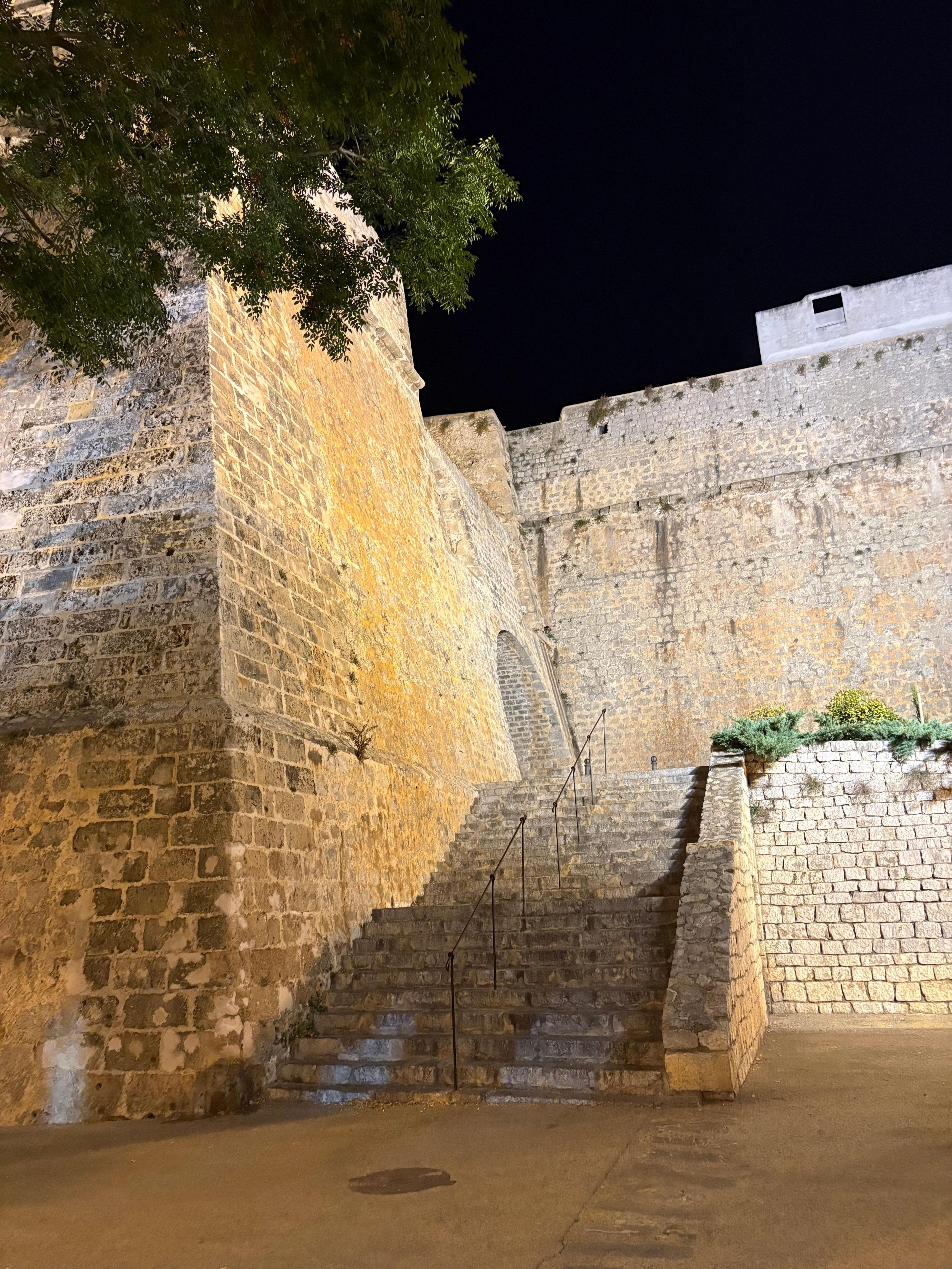 Muralhas da cidade antiga (fenícios andaram por aqui) 