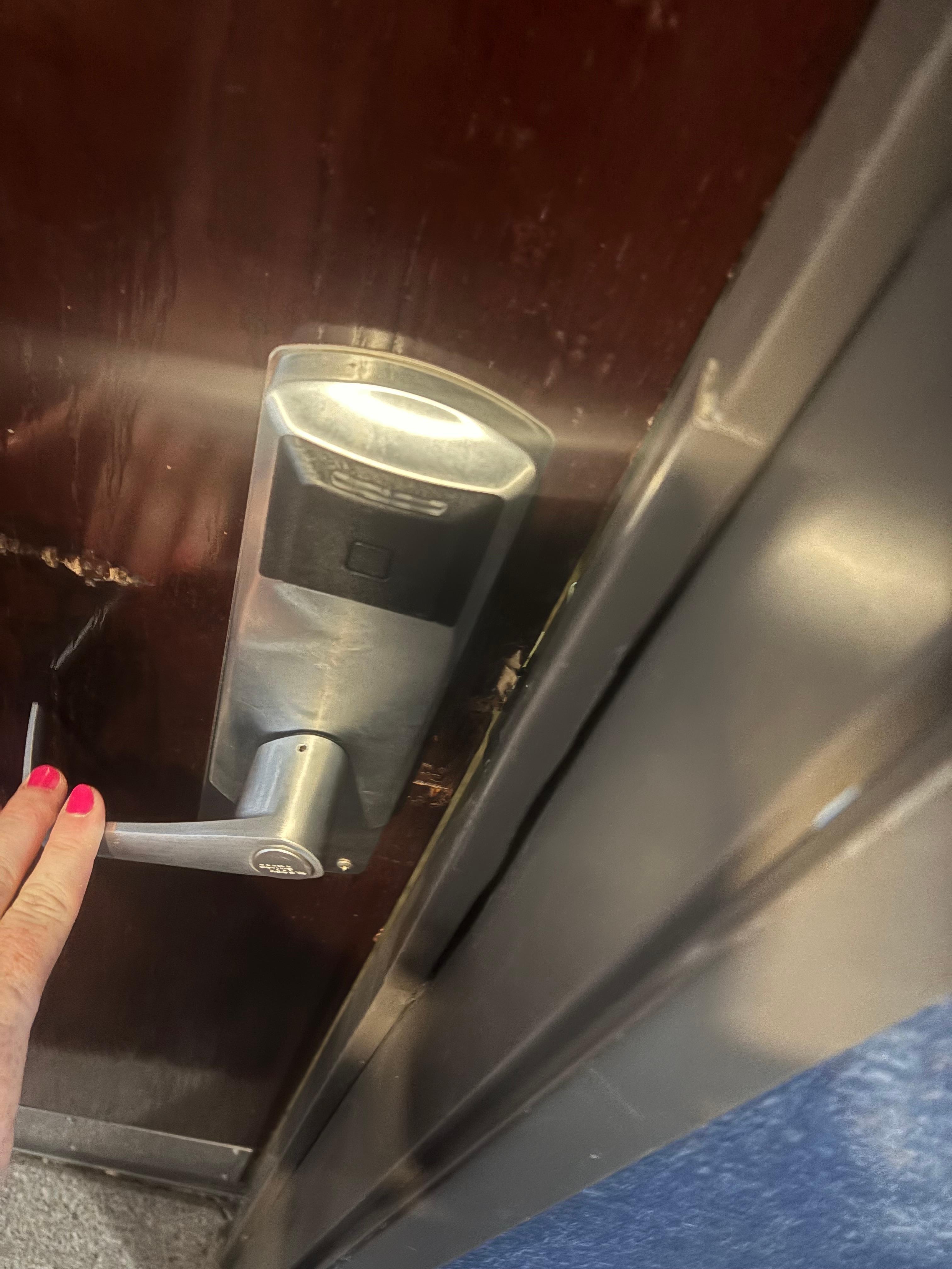 Door entering the room from the hallway