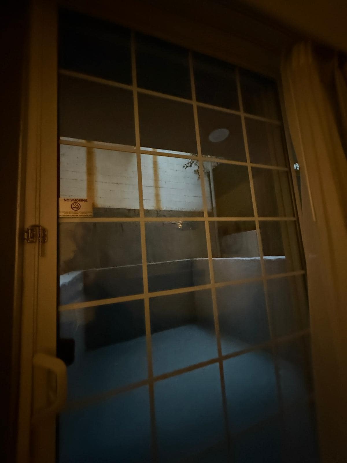 The room they wanted to give us first without daylight.