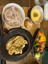 ホテル近くのカフェ(行列もできる人気店)