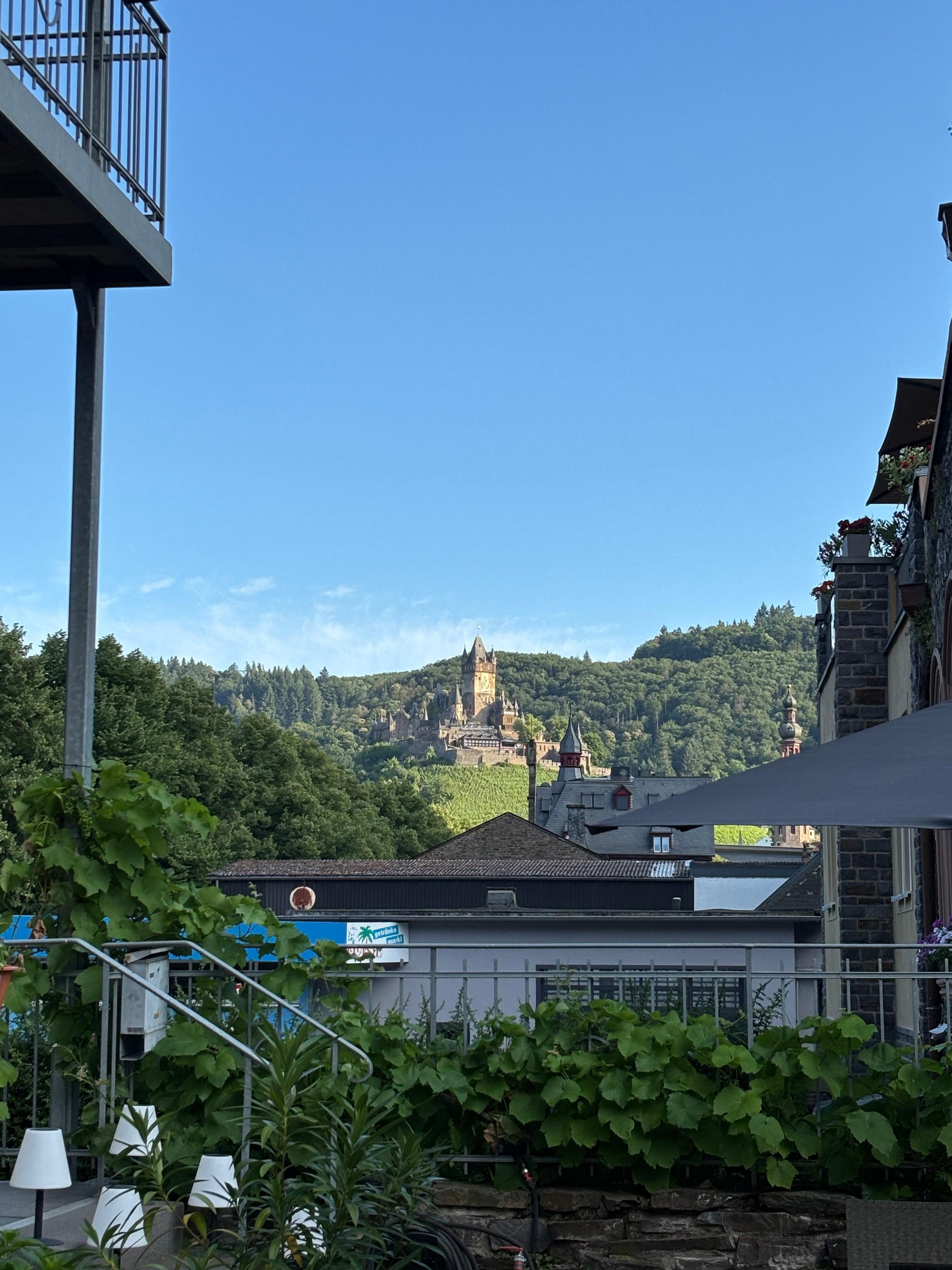 Utsikt från hotellets bakgård